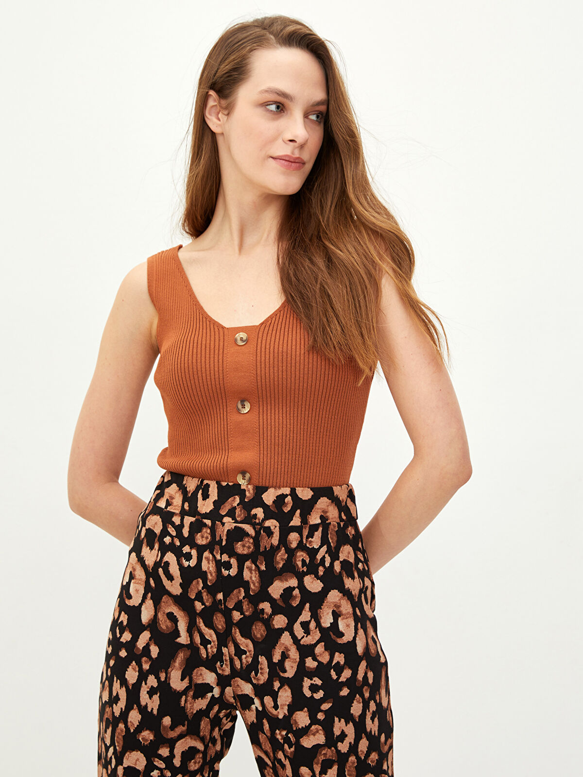 LCW CLASSIC V Yaka Düz Kolsuz Kadın Triko Kazak