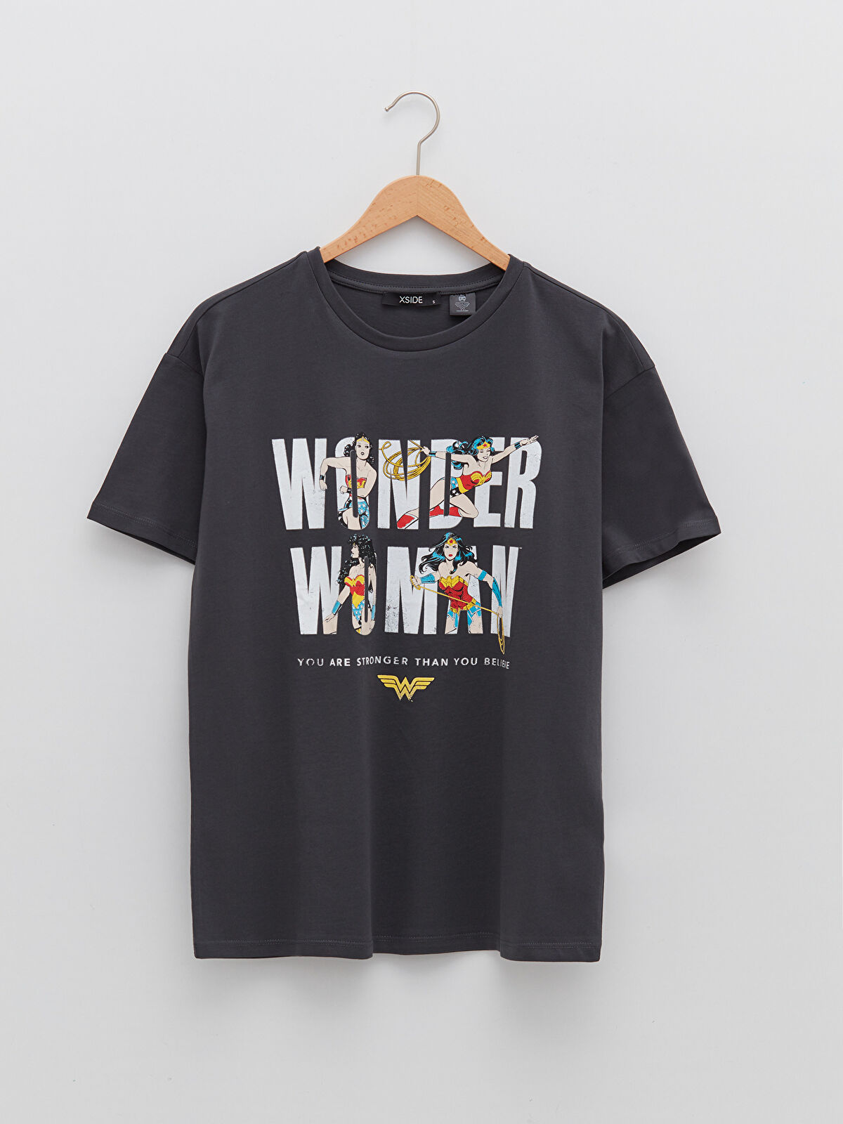 XSIDE Bisiklet Yaka Wonder Woman Baskılı Kısa Kollu Pamuklu Kadın Tişört XSIDE Bisiklet Yaka Wonder Woman Baskılı Kısa Kollu Pamuklu Kadın Tişört