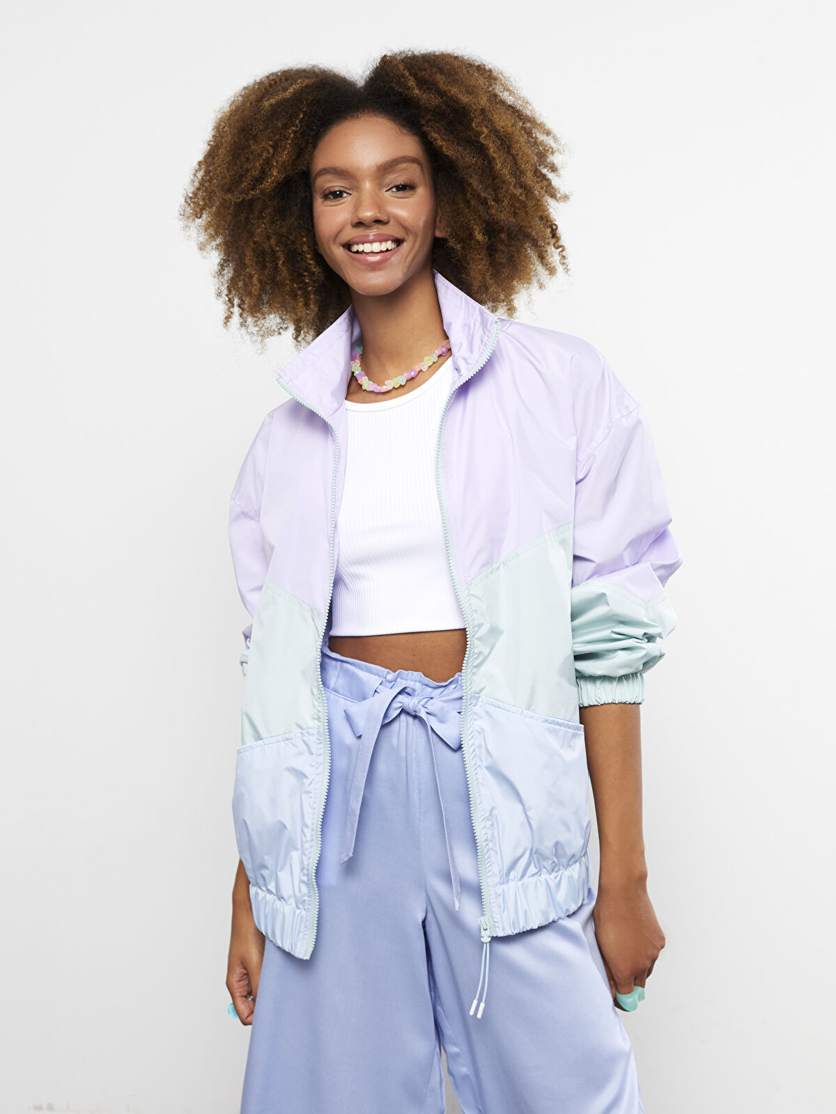 LCW CASUAL Dik Yaka Renk Bloklu Uzun Kollu Kadın Yağmurluk LCW CASUAL Dik Yaka Renk Bloklu Uzun Kollu Kadın Yağmurluk