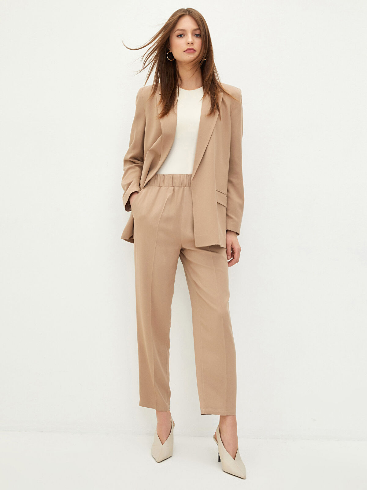 LCW GREEN Beli Lastikli Standart Fit Düz Cep Detaylı Gabardin Kadın Pantolon