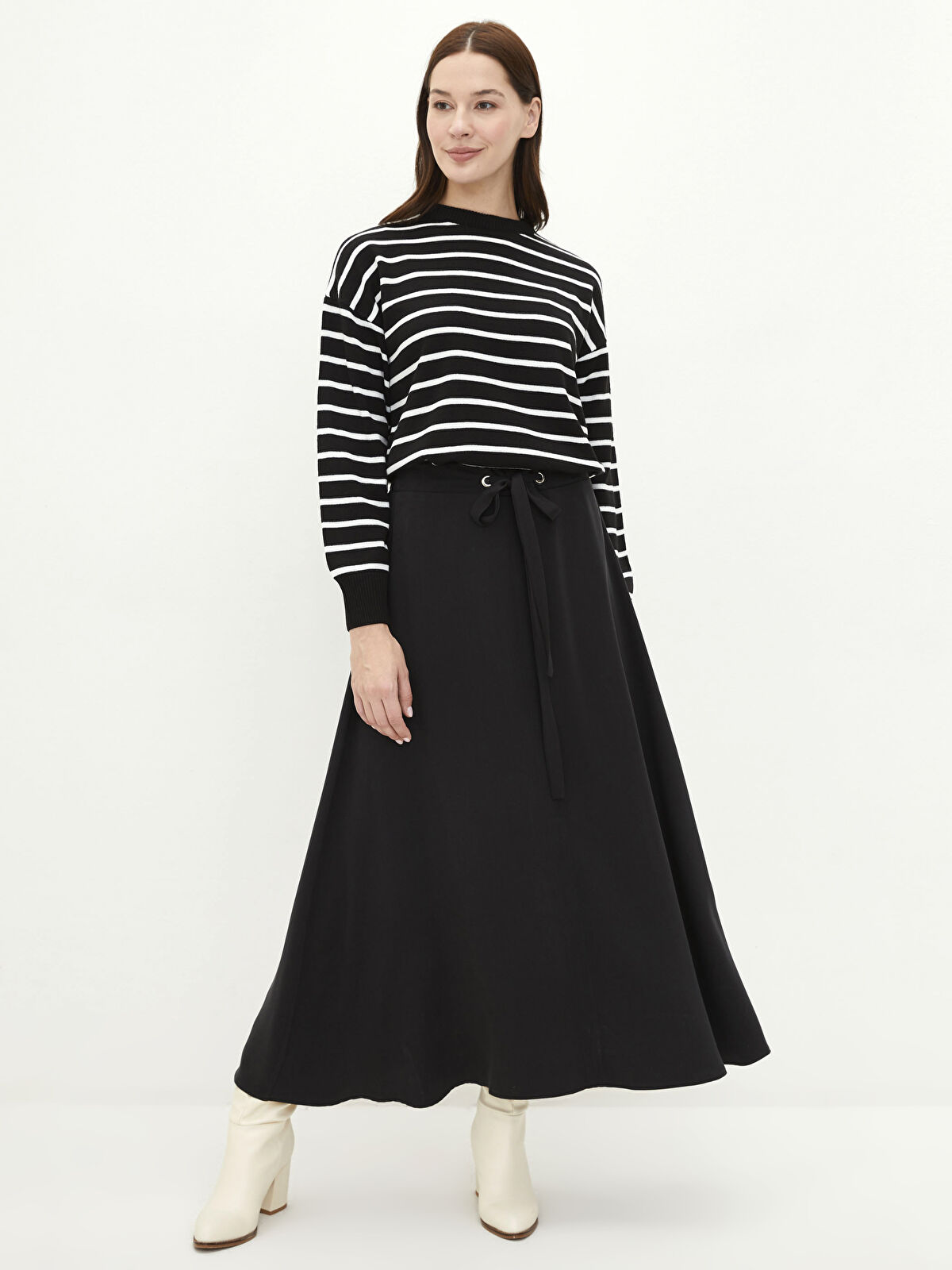 MODEST Beli Lastikli Düz Bağlama Detaylı Lyocell Kumaş Kadın Kloş Etek MODEST Beli Lastikli Düz Bağlama Detaylı Lyocell Kumaş Kadın Kloş Etek