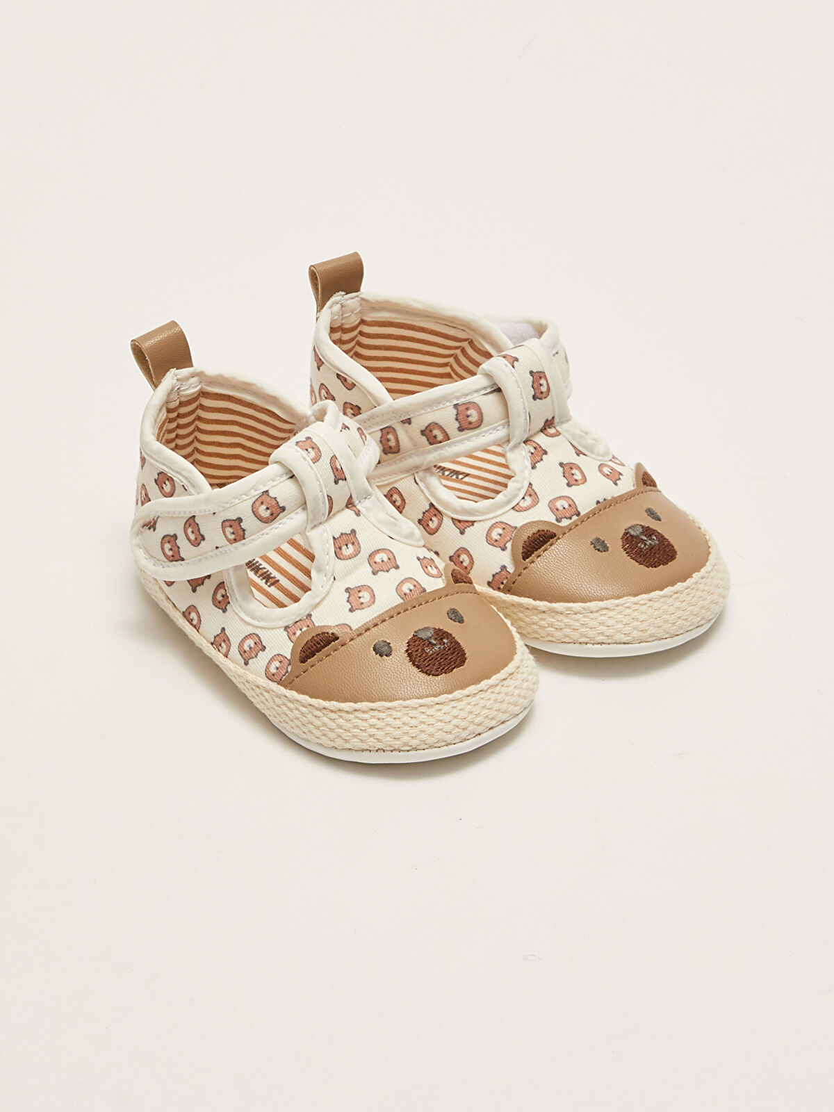 Pamuk Astarlı Nakış Detaylı Erkek Bebek Yürüme Öncesi Ev Ayakkabısı Pamuk Astarlı Nakış Detaylı Erkek Bebek Yürüme Öncesi Ev Ayakkabısı