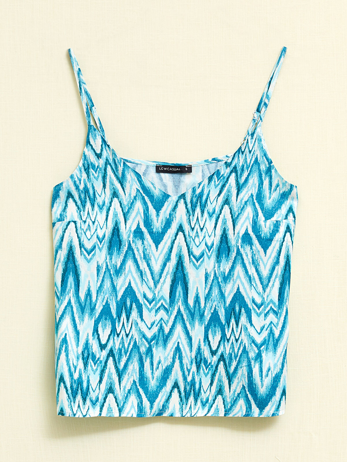 LCW CASUAL V Yaka Desenli Askılı Saten Kadın Bluz