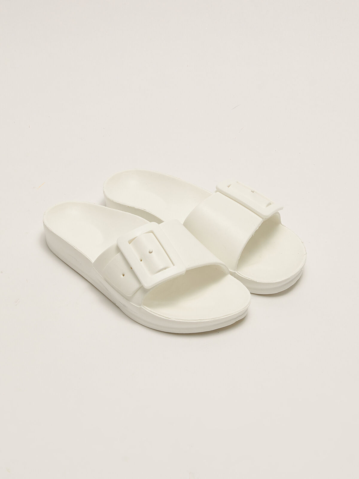 Tek Bantlı Tokalı Kadın Terlik