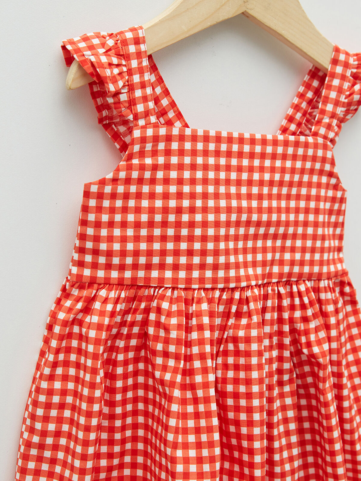 Kare Yaka Askılı Ekose Desenli Pamuklu Kız Bebek Elbise