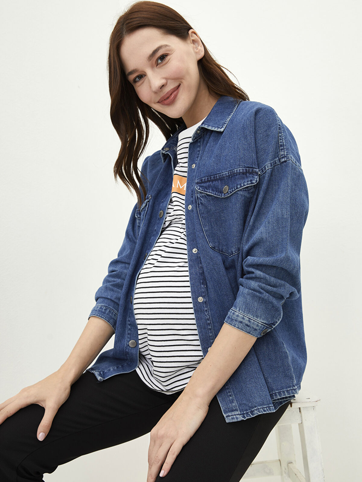 Önden Düğme Kapamalı Düz Cep Detaylı Rodeo Hamile Jean Gömlek Ceket