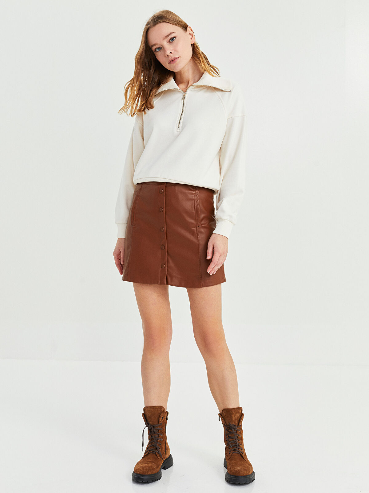 Busem Beli Düğmeli Deri Görünümlü Kadın Mini Etek