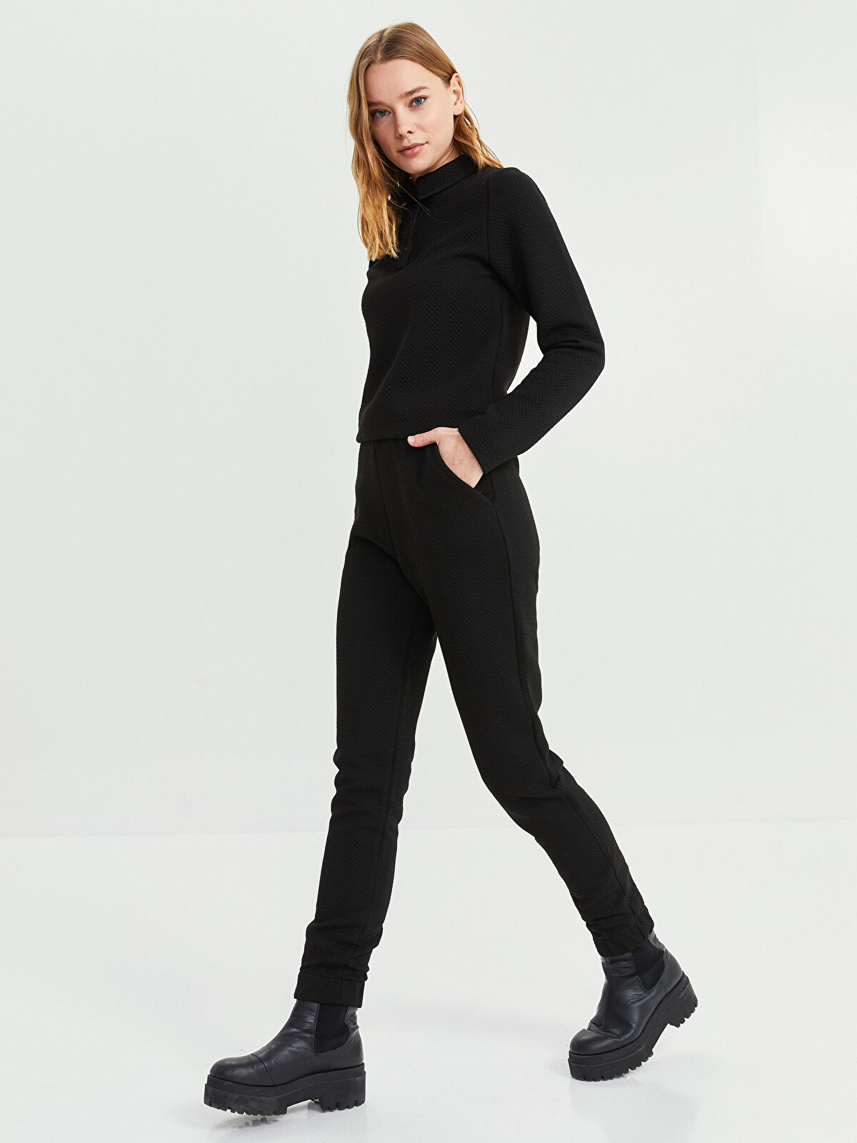 Busem Beli Lastikli Kendinden Desenli Cep Detaylı Kadın Jogger Pantolon