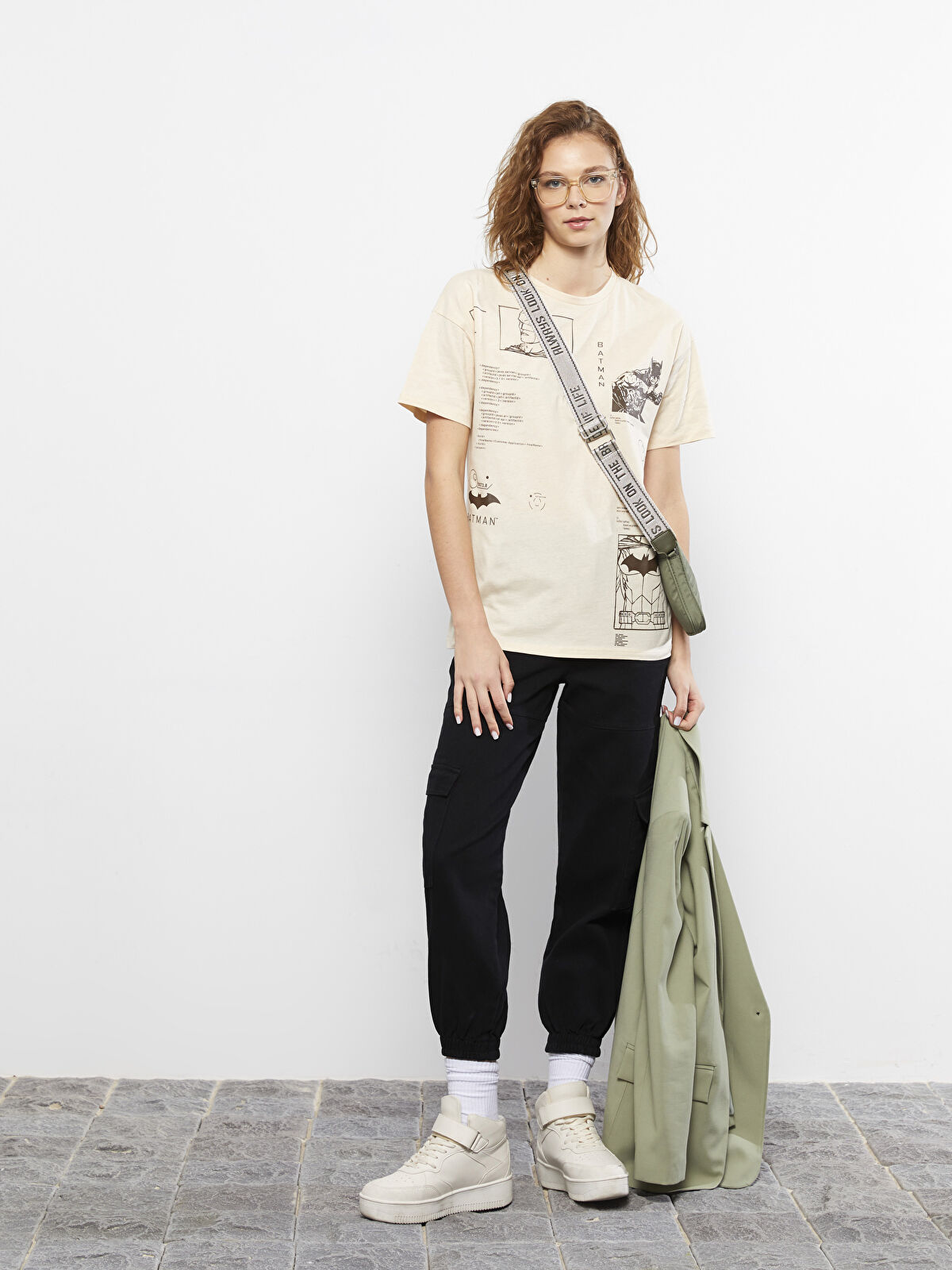 LCW CASUAL Bisiklet Yaka Batman Baskılı Kısa Kollu Pamuklu Kadın Tişört