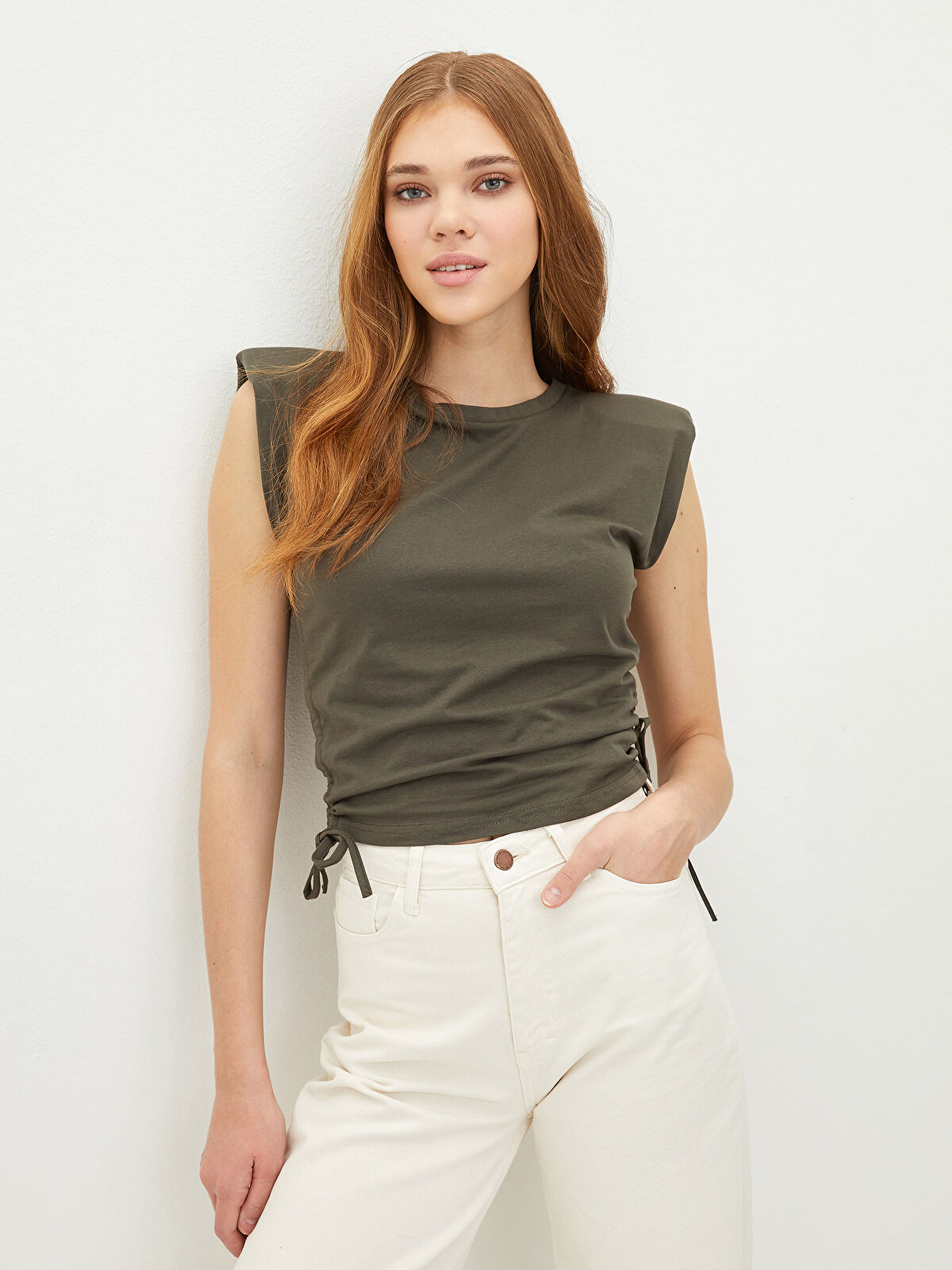 QUZU Bisiklet Yaka Düz Vatka Detaylı Kolsuz Pamuklu Kadın Tişört