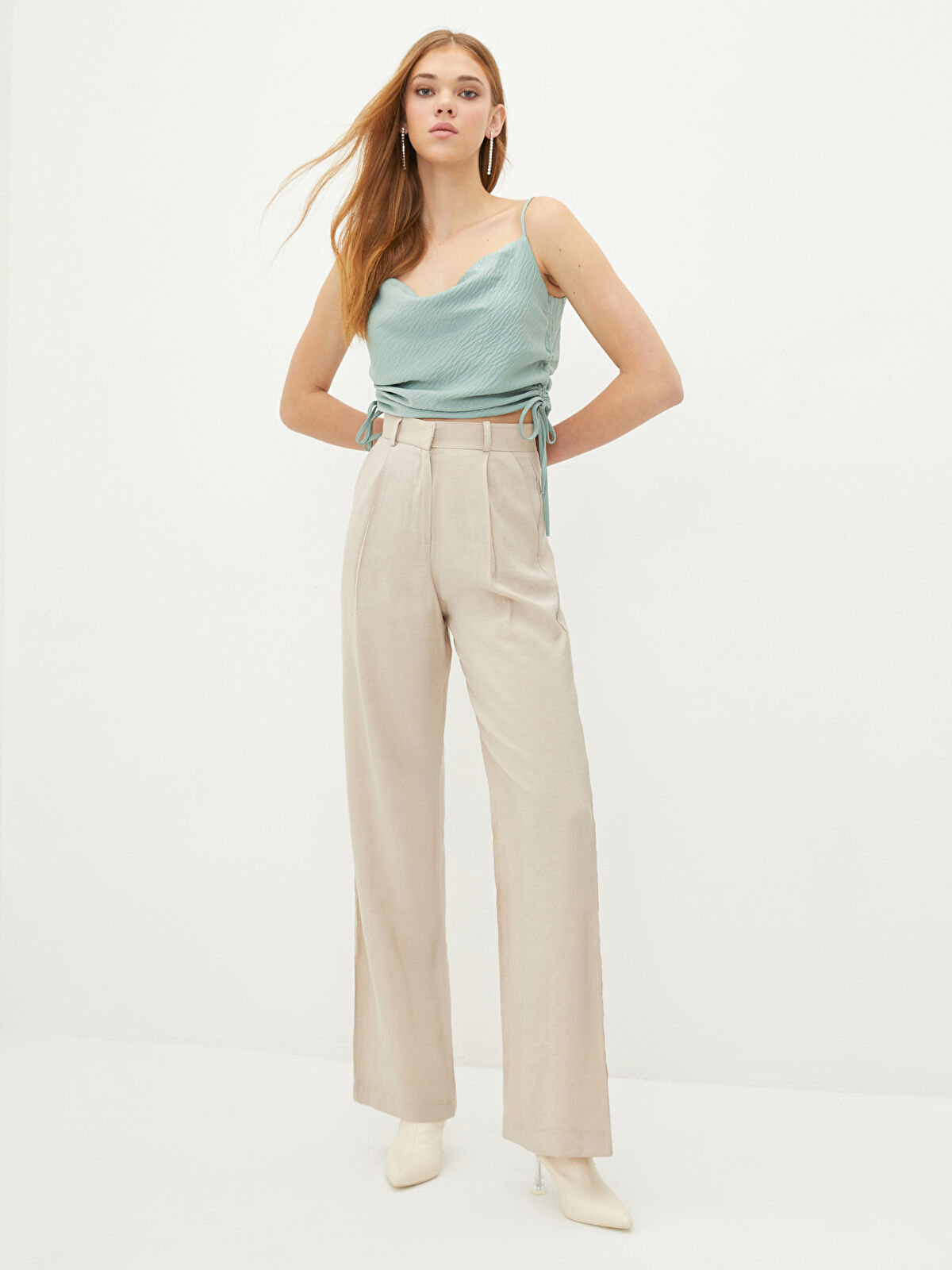 QUZU Rahat Kalıp Düz Cep Detaylı Geniş Paça Kadın Pantolon QUZU Rahat Kalıp Düz Cep Detaylı Geniş Paça Kadın Pantolon