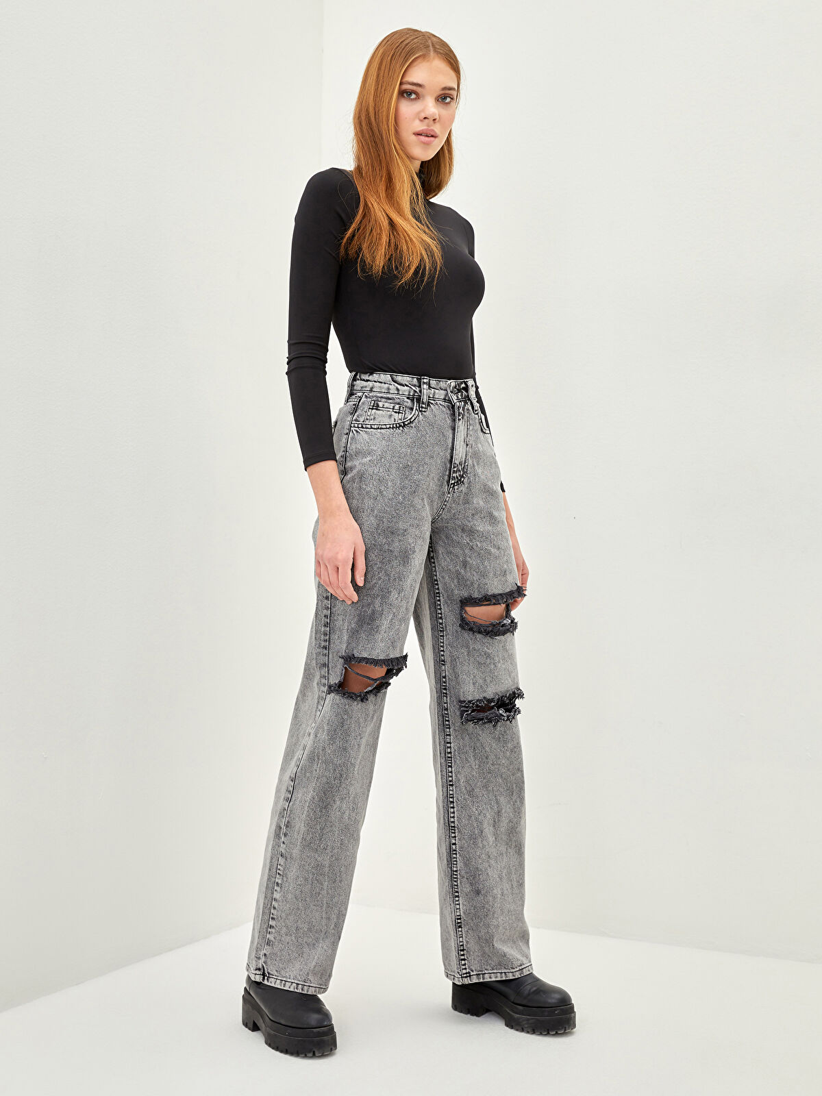 QUZU Rahat Kalıp Düz Yırtık Detaylı Geniş Paça Kadın Jean Pantolon QUZU Rahat Kalıp Düz Yırtık Detaylı Geniş Paça Kadın Jean Pantolon