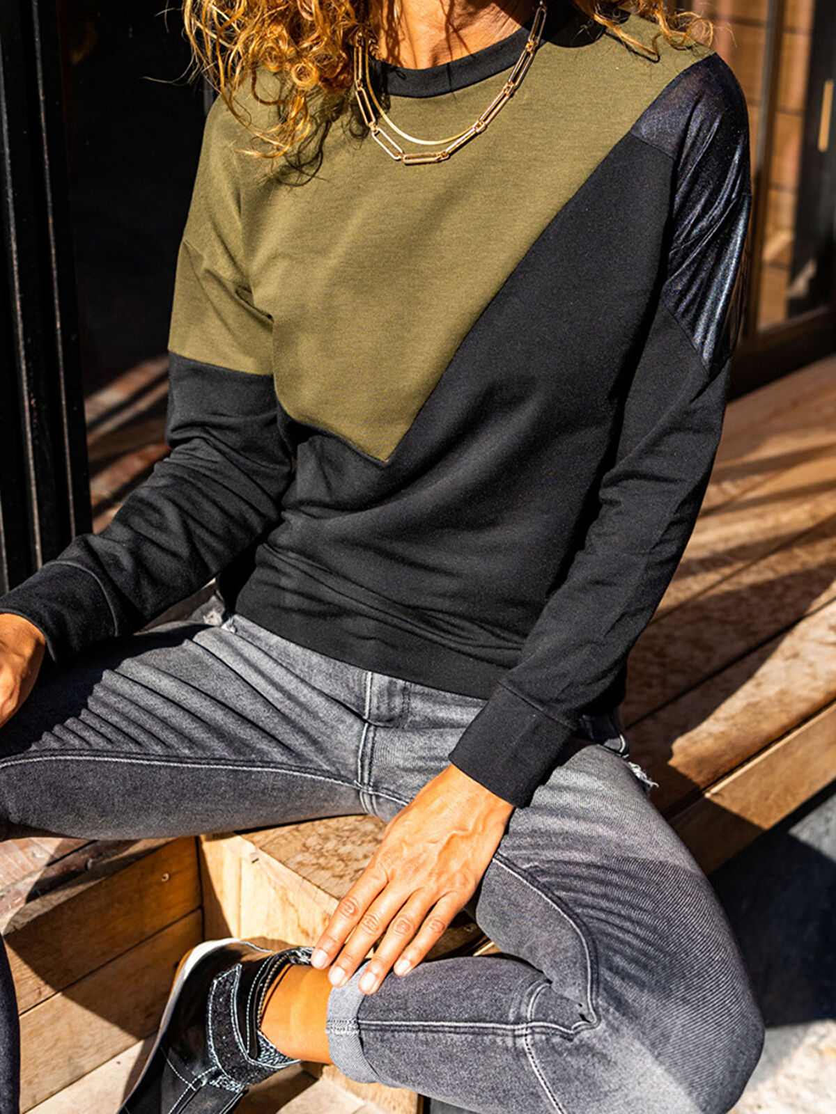 Güneşkızı Bisiklet Yaka Renk Bloklu Uzun Kollu Pamuklu Kadın Sweatshirt Güneşkızı Bisiklet Yaka Renk Bloklu Uzun Kollu Pamuklu Kadın Sweatshirt