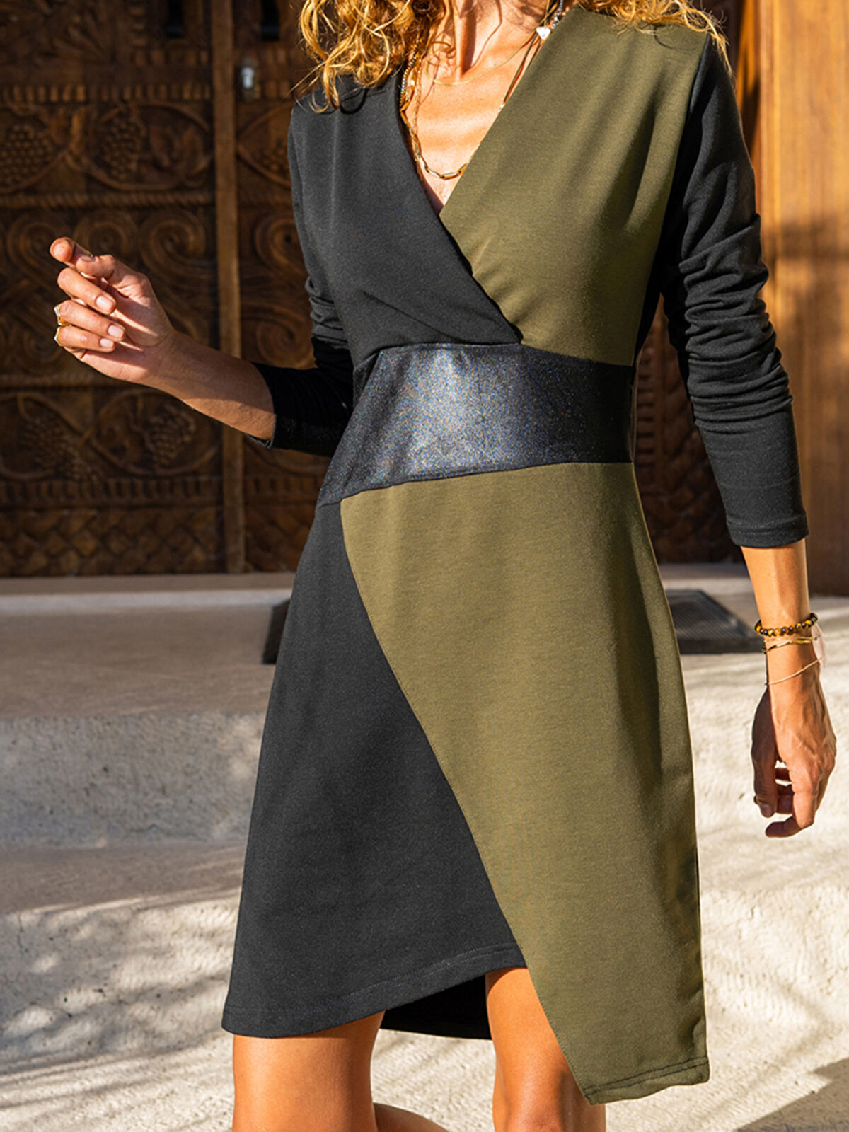 Güneşkızı Kruvaze Yaka Renk Bloklu Uzun Kollu Asimetrik Kesim Kadın Elbise Güneşkızı Kruvaze Yaka Renk Bloklu Uzun Kollu Asimetrik Kesim Kadın Elbise