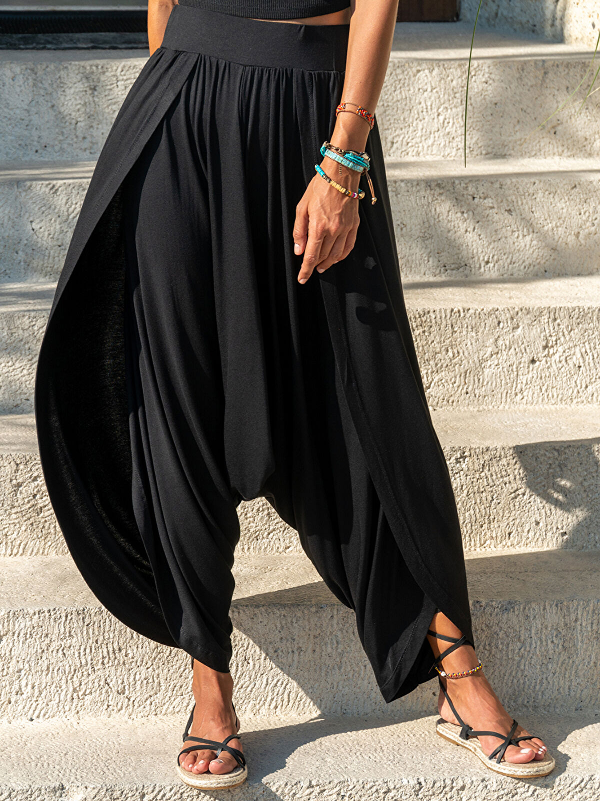 Güneşkızı Beli Lastikli Düz Yırtmaç Detaylı Kadın Şalvar Pantolon Güneşkızı Beli Lastikli Düz Yırtmaç Detaylı Kadın Şalvar Pantolon