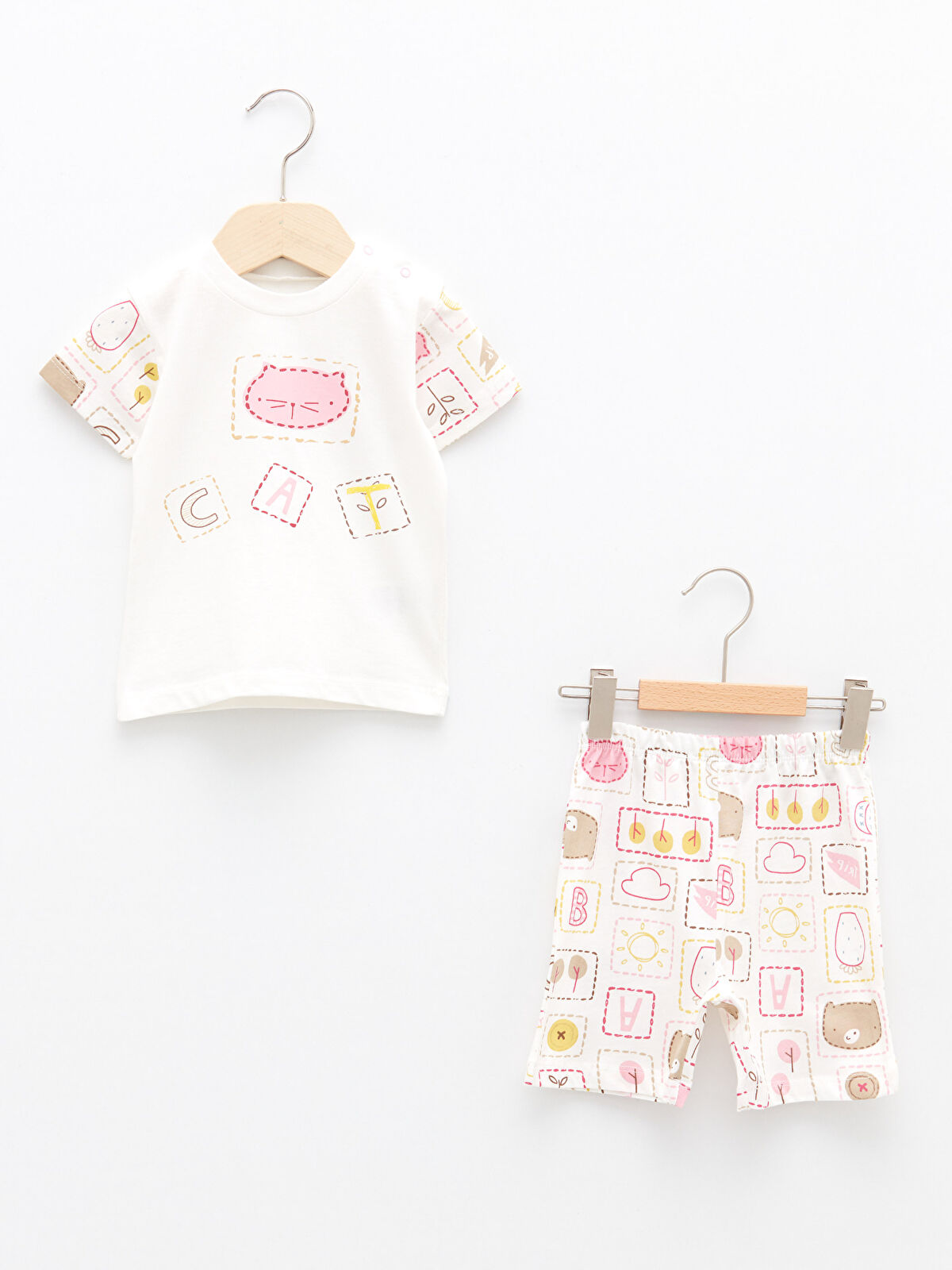 Luggi Baby Bisiklet Yaka Kısa Kollu Baskılı Pamuklu Kız Bebek Tişört ve Şort 2'li Takım