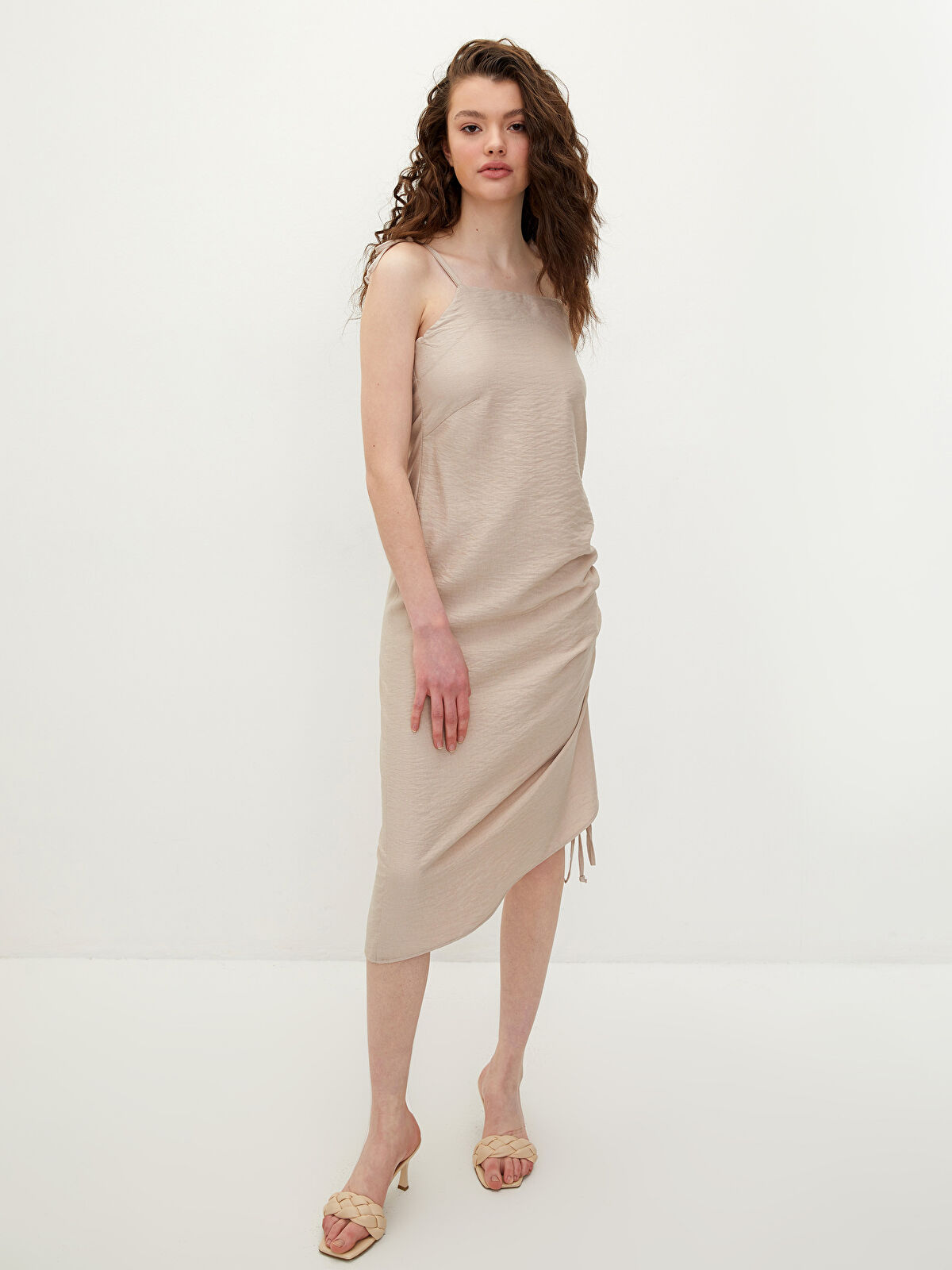 Busem Askılı Düz Büzgü Detaylı Kadın Elbise