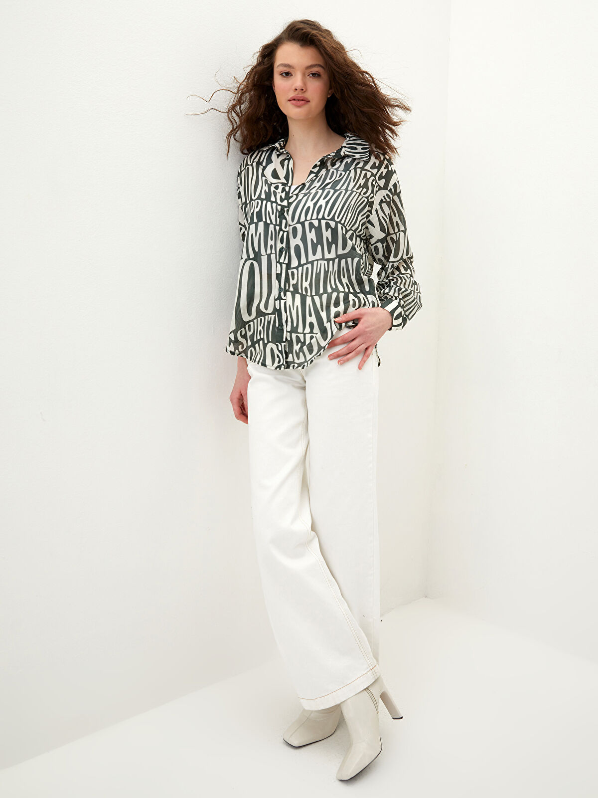 Busem Önden Düğme Kapamalı Yazı Baskılı Uzun Kollu Viskon Kadın Gömlek