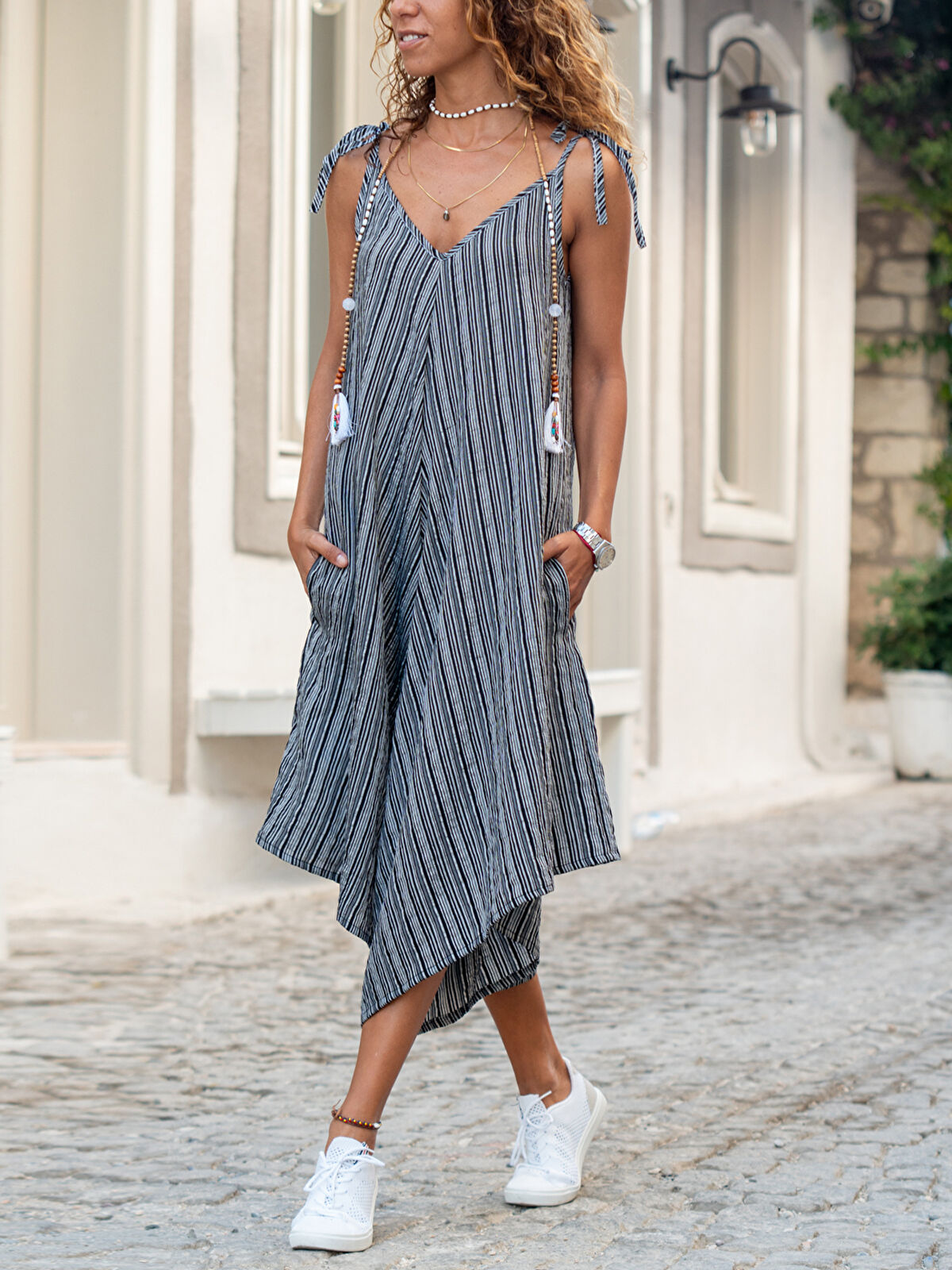 Güneşkızı V Yaka Çizgili Askılı Kadın Tulum