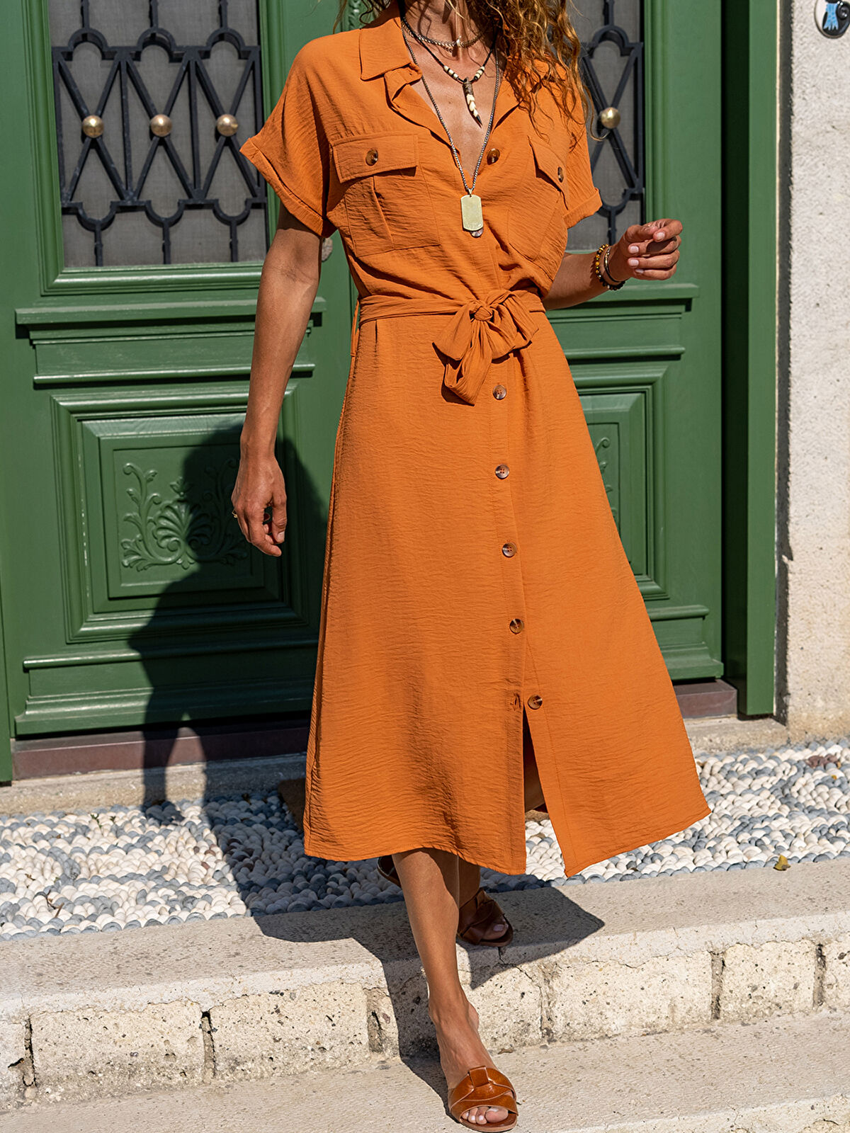 Güneşkızı Önden Düğme Kapamalı Düz Bağlama Detaylı Kısa Kollu Kadın Gömlek Elbise