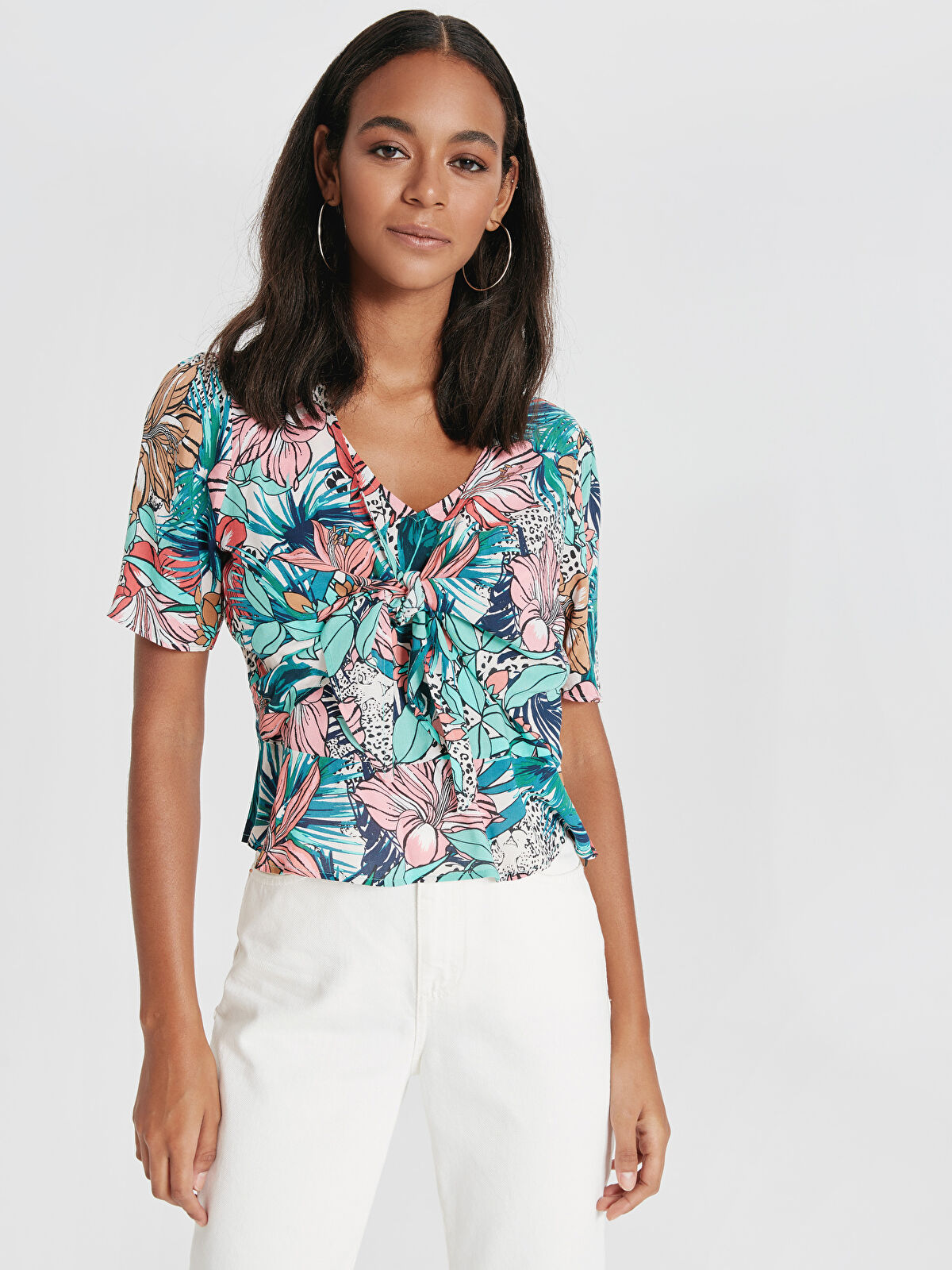 LCW CASUAL V Yaka Kısa Kollu Bağlama Detaylı Kadın Bluz