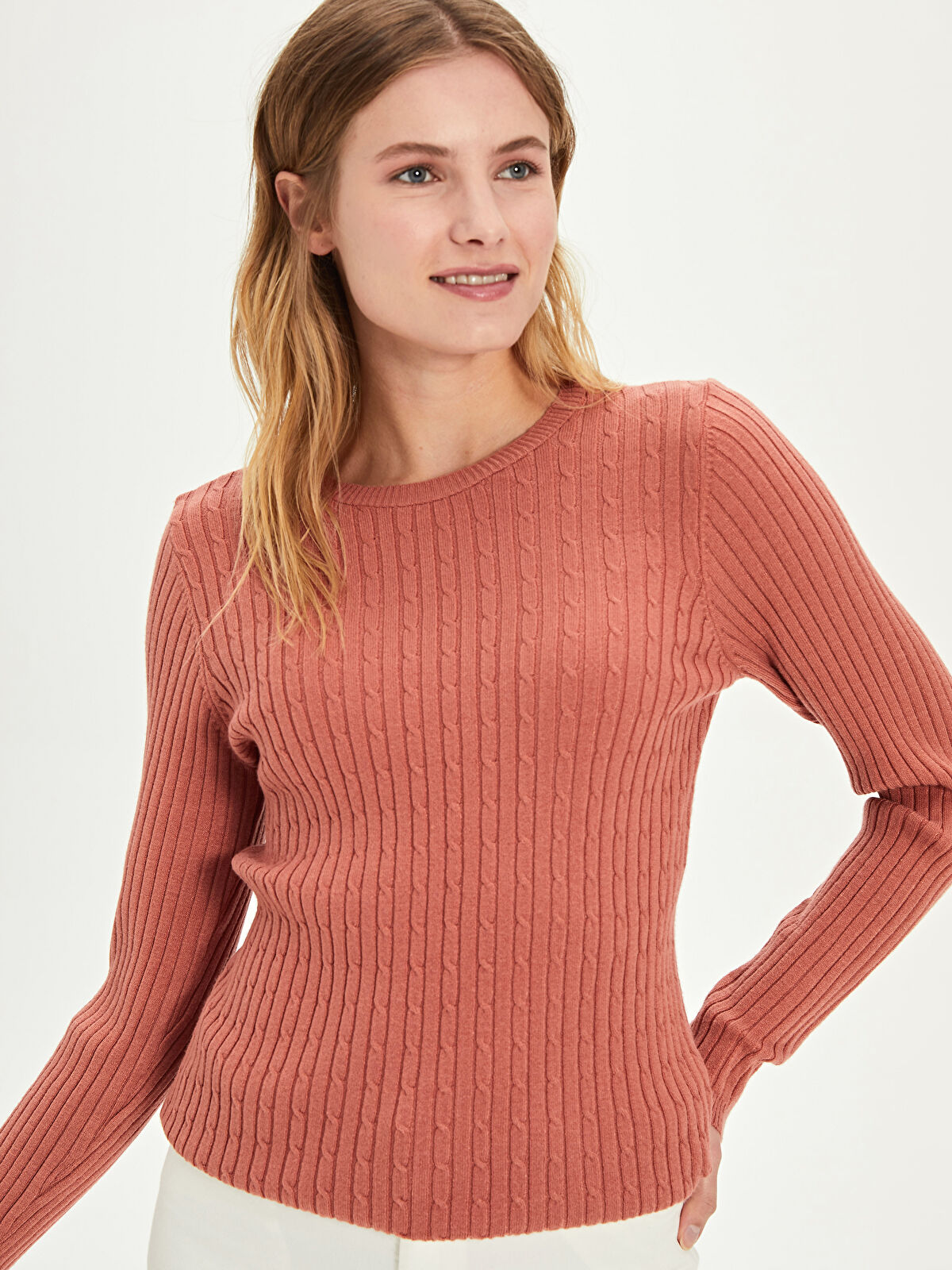 Saç Örgüsü Desenli İnce Triko Kazak