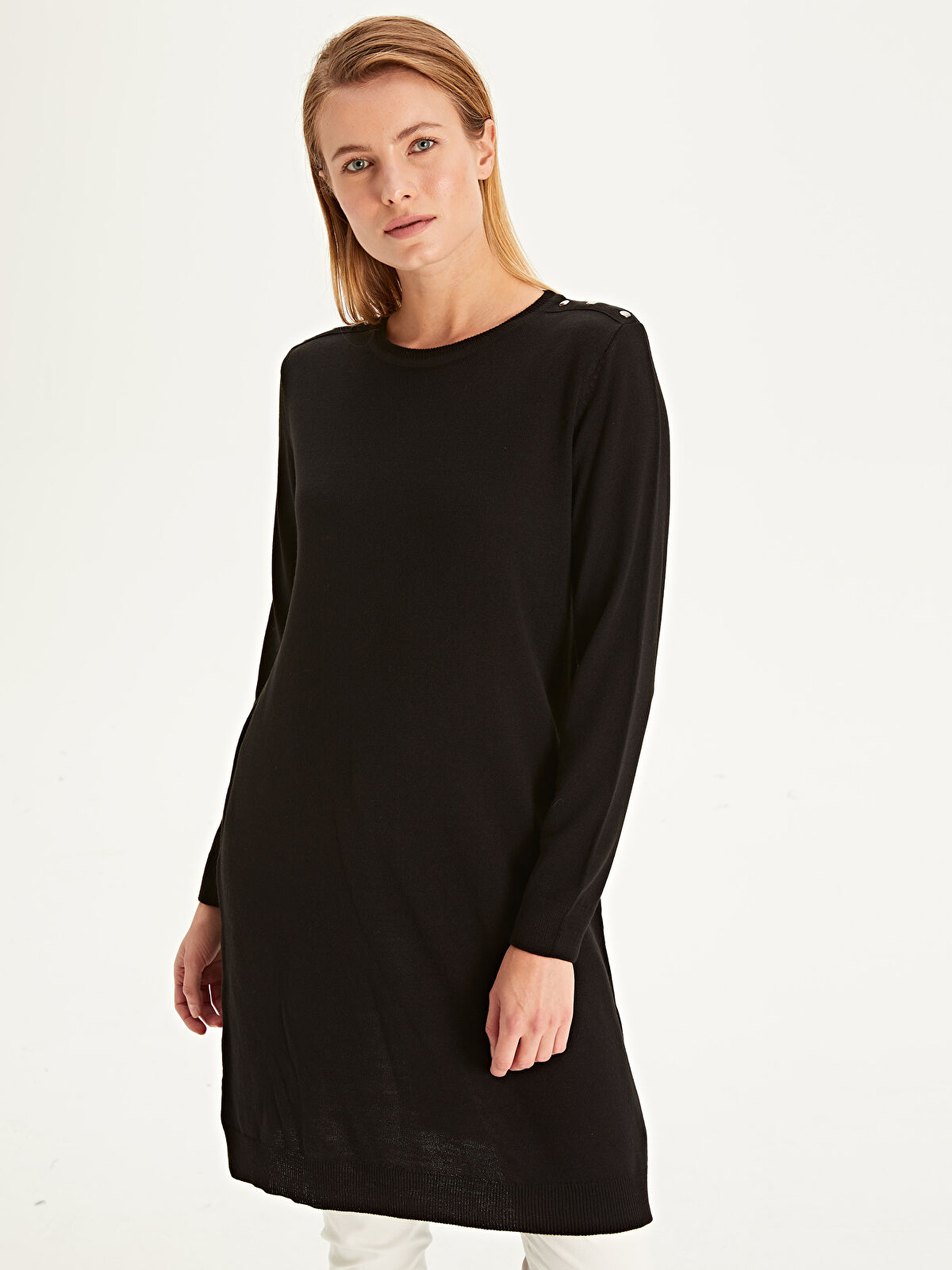 Omuzları Aplikeli Düz Triko Tunik