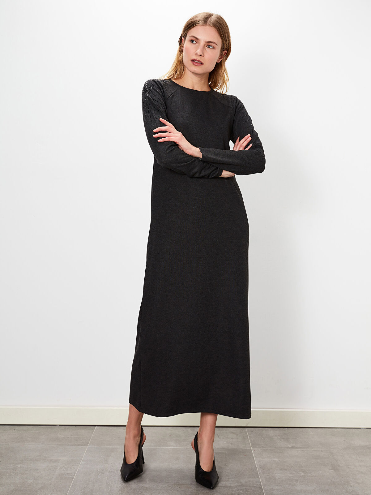 Omuzları Işıltılı Aplike Baskılı Uzun Elbise