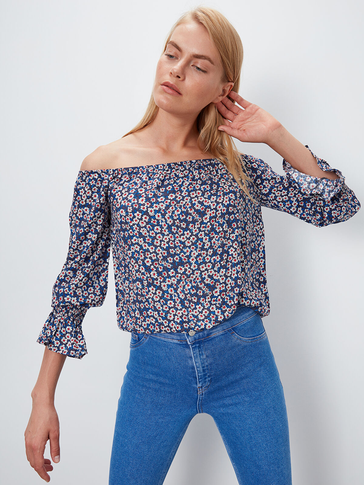 LCW CASUAL Kayık Yaka Desenli Uzun Kollu Kadın Bluz LCW CASUAL Kayık Yaka Desenli Uzun Kollu Kadın Bluz