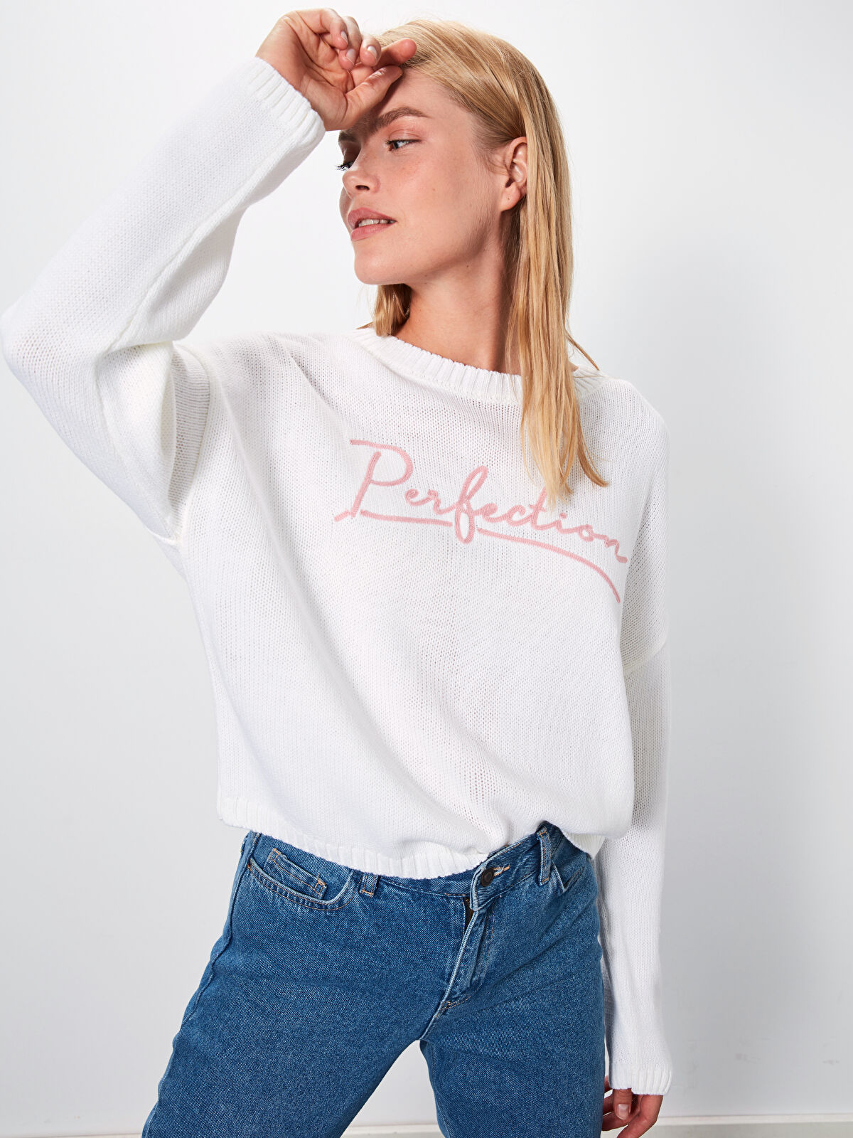 Yazı İşlemeli Triko Uzun Kollu Kadın Kazak