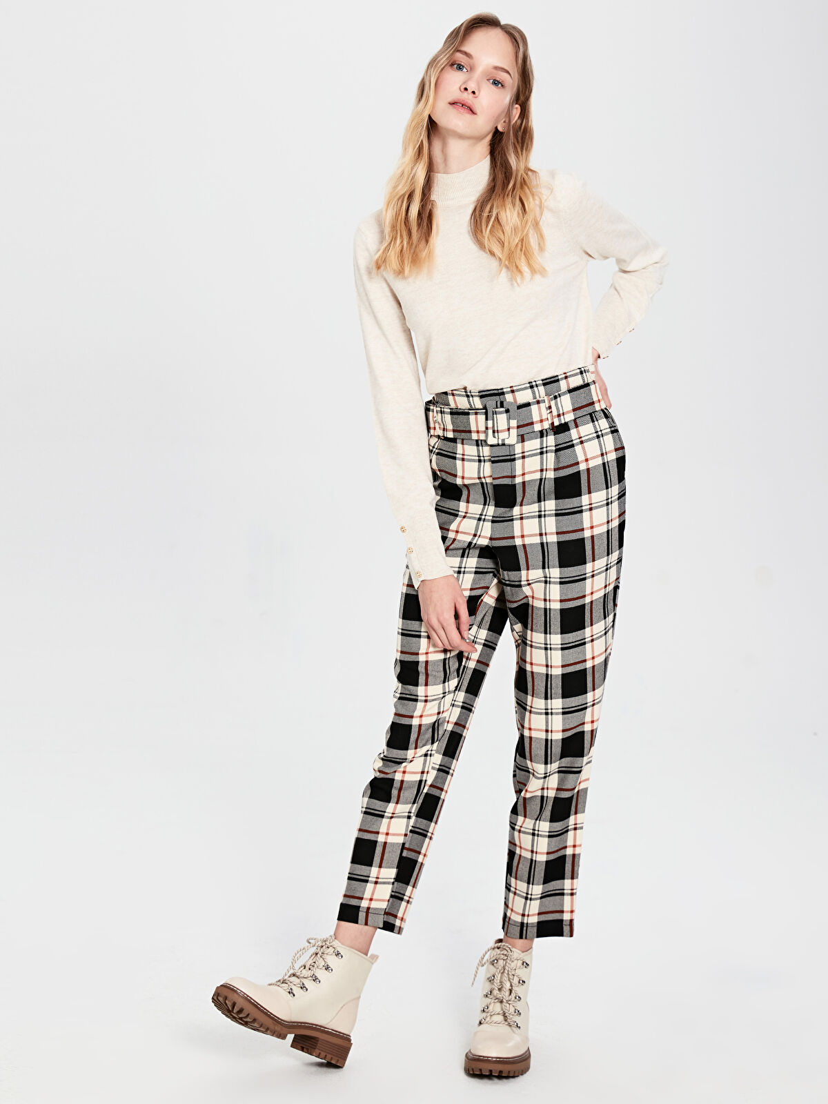 Bilek Boy Kemerli Ekose Havuç Pantolon