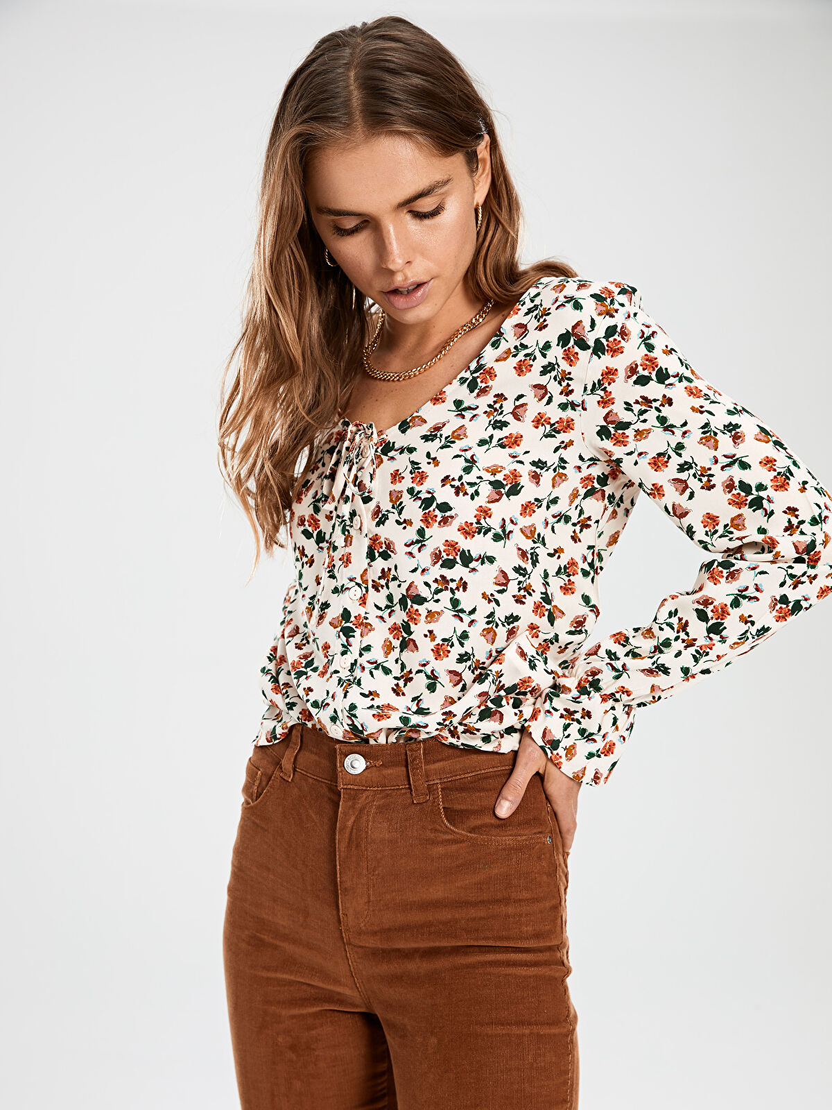 Çiçek Desenli Uzun Kollu Kadın Viskon Gömlek Çiçek Desenli Uzun Kollu Kadın Viskon Gömlek