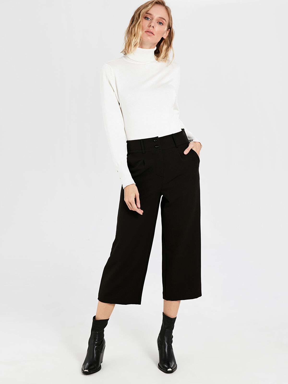 Kısa Paça Kumaş Pantolon