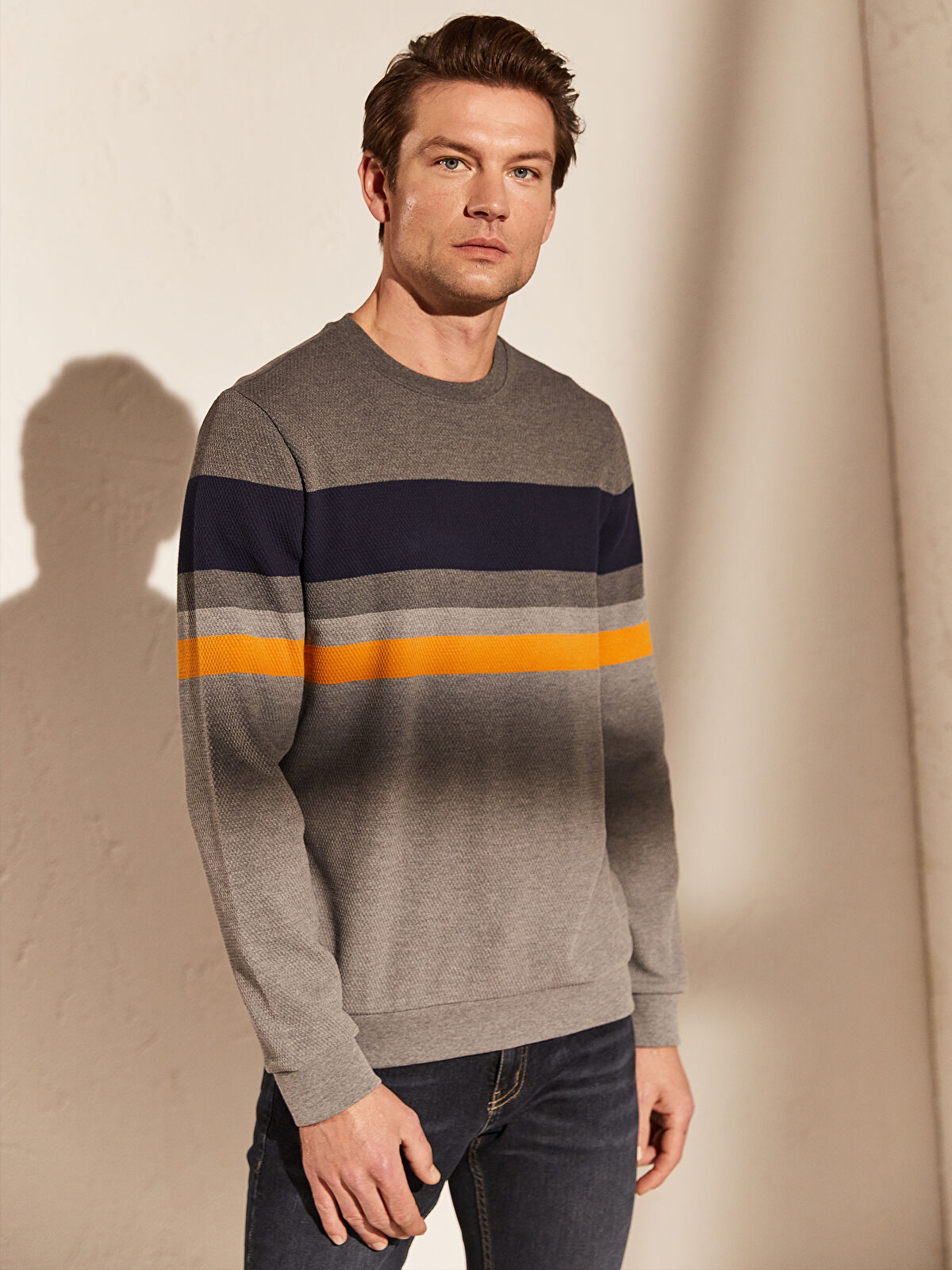 Bisiklet Yaka Çizgili Sweatshirt
