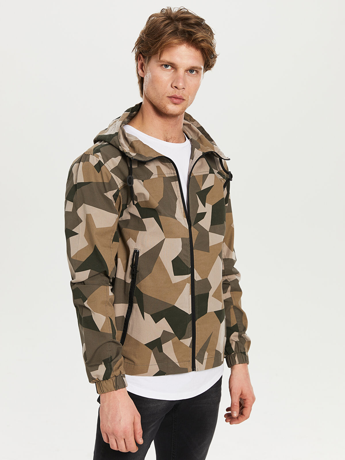 LCW CASUAL Slim Fit Kapüşonlu İnce Erkek Mont