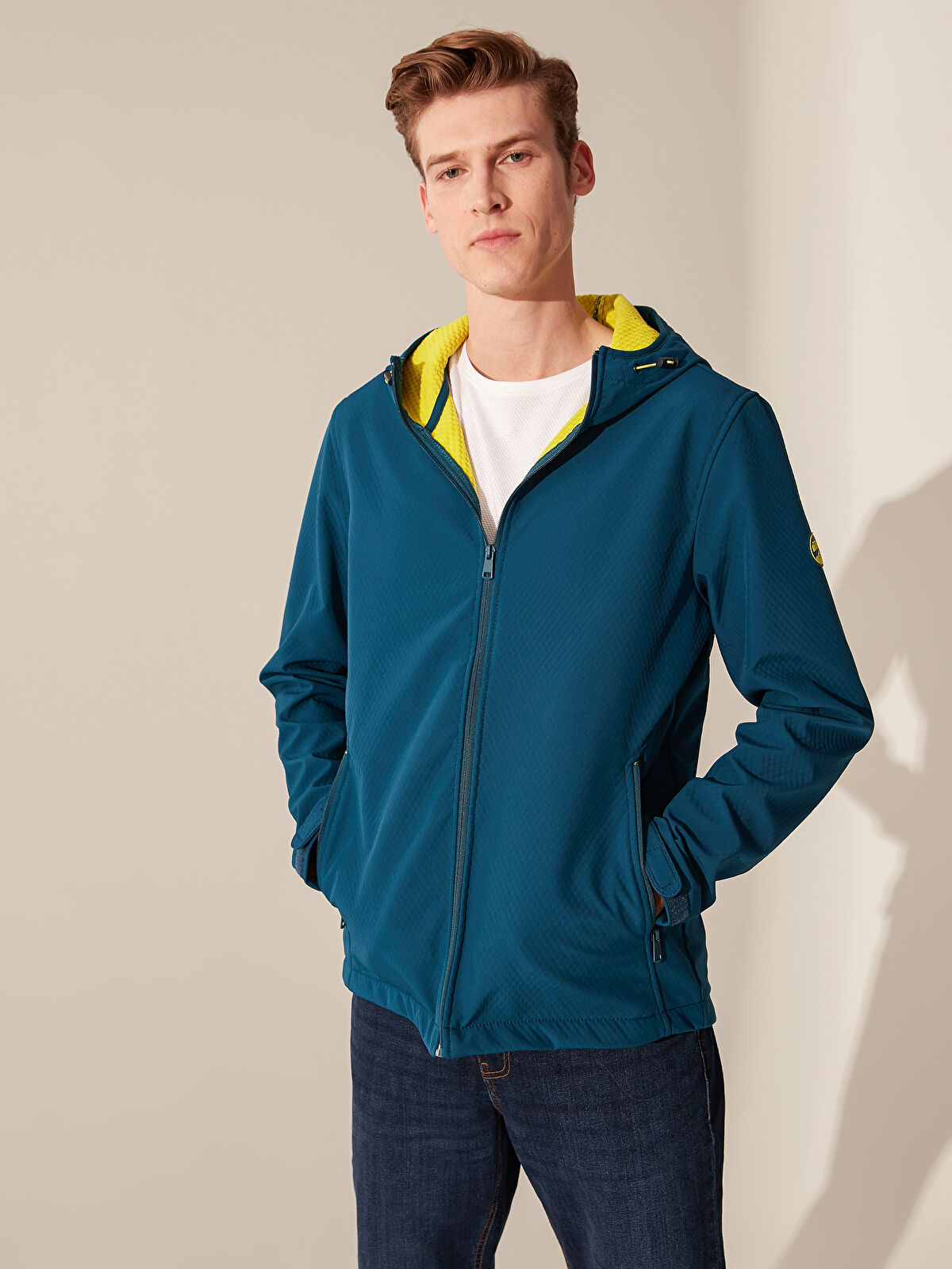 Outdoor Kapüşonlu İnce Softshell Mont Outdoor Kapüşonlu İnce Softshell Mont