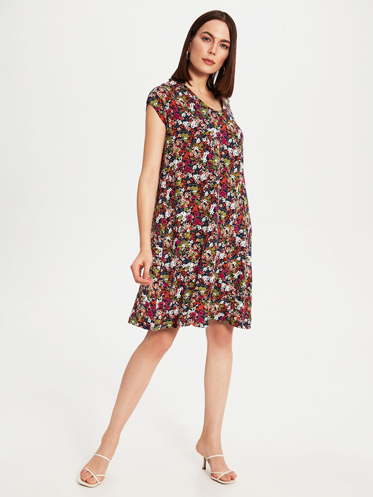 Desenli Salaş Kısa Kollu Kadın Viskon Elbise