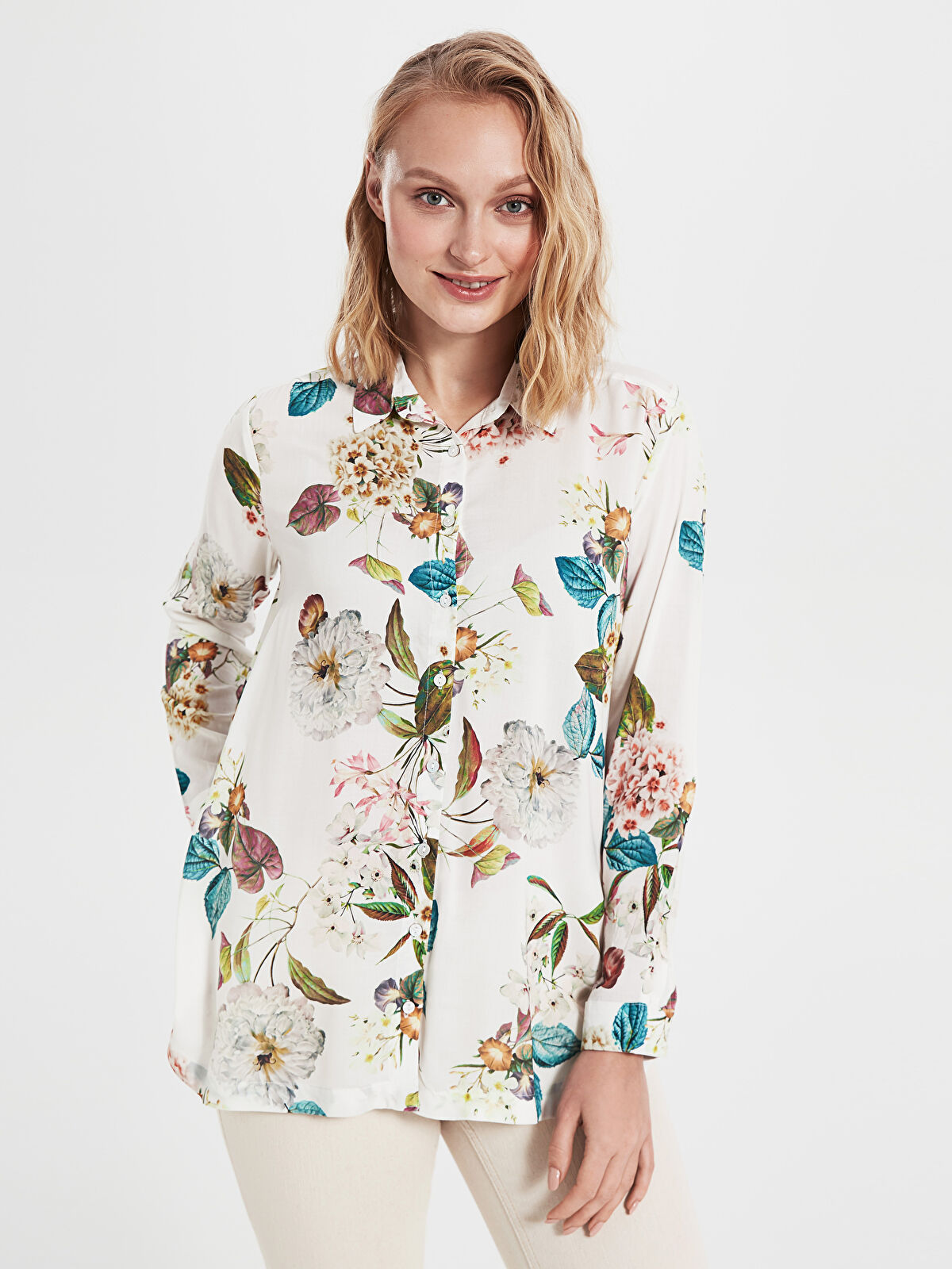 Çiçek Desenli Uzun Kollu Kadın Viskon Gömlek Çiçek Desenli Uzun Kollu Kadın Viskon Gömlek