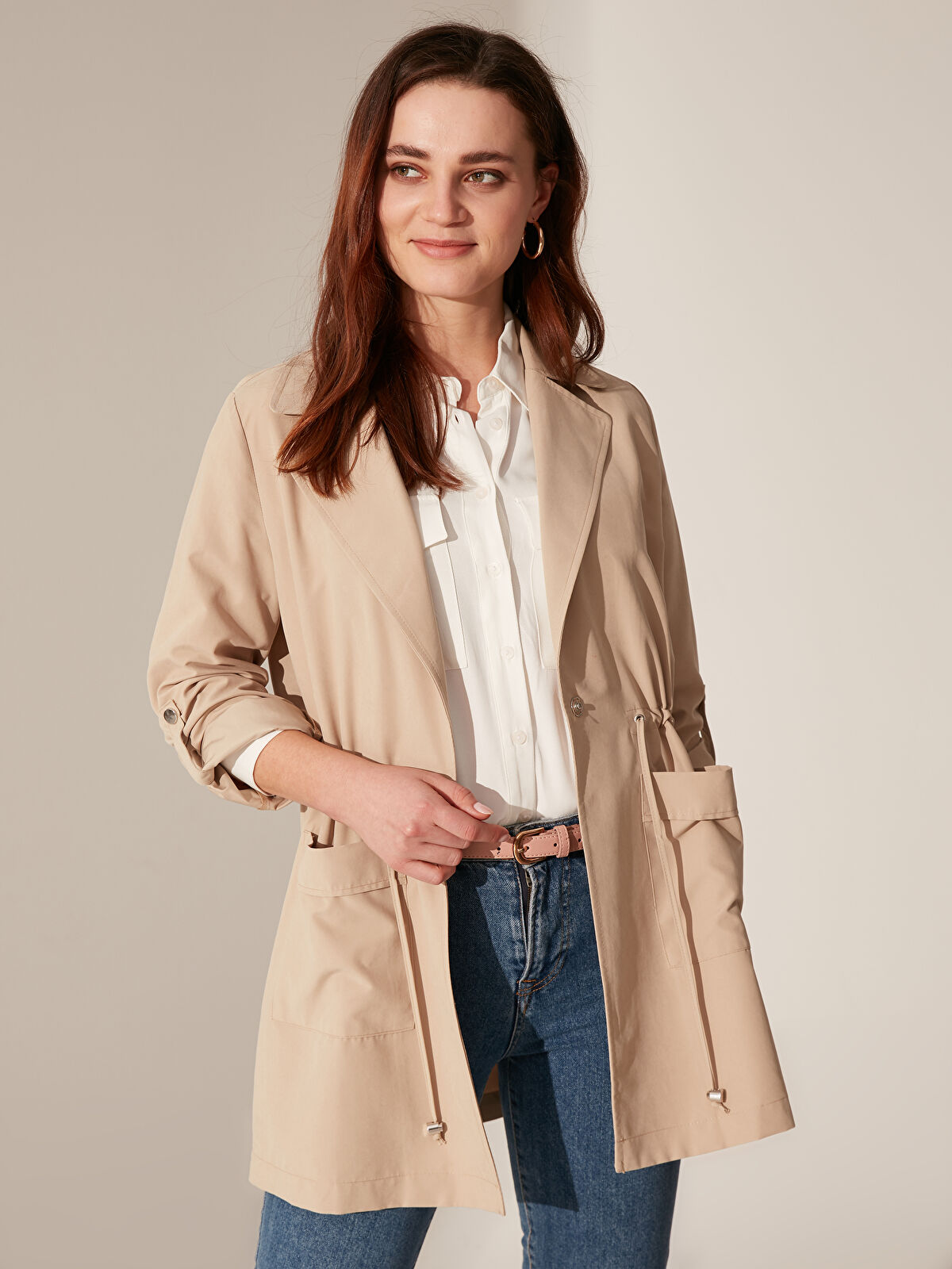 Beli Büzgülü Uzun Kollu Kadın Trençkot Beli Büzgülü Uzun Kollu Kadın Trençkot