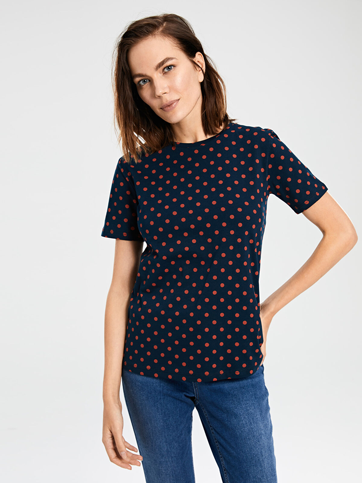 Puantiyeli Pamuklu Kısa Kollu Kadın Tişört