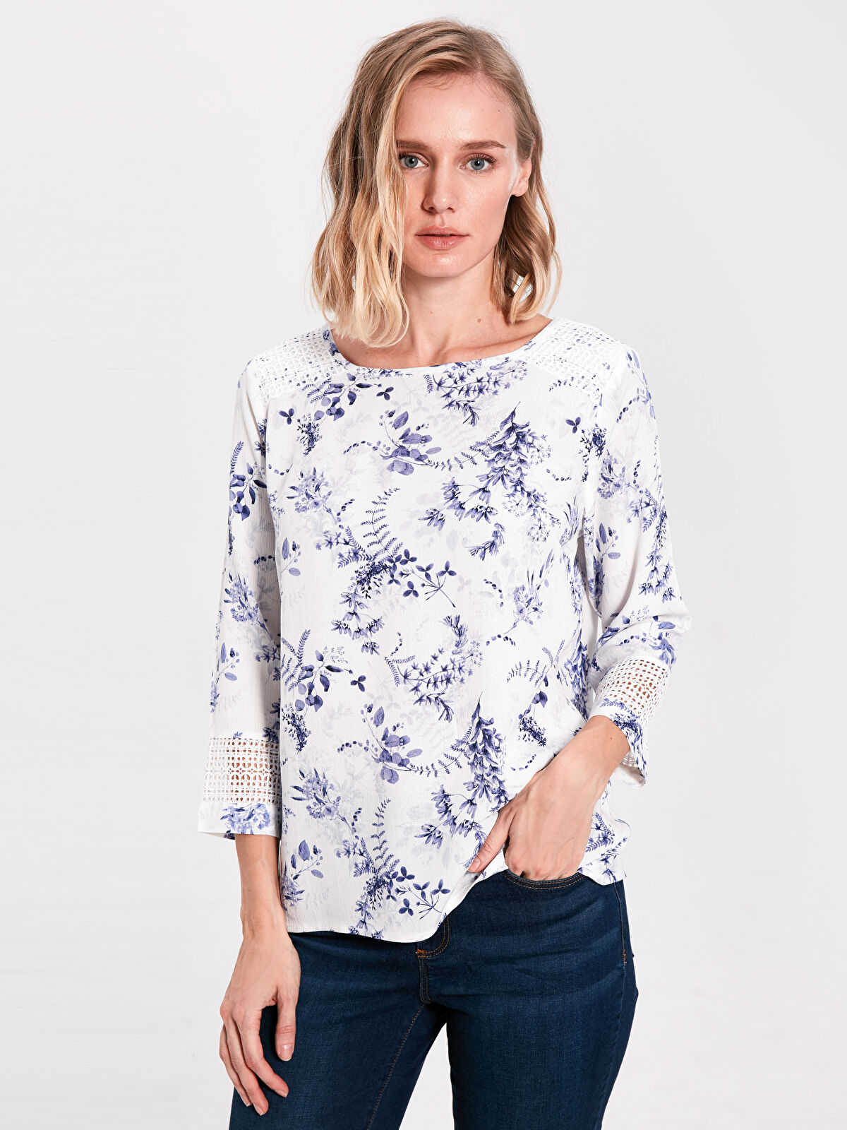 Çiçek Desenli Viskon Uzun Kollu Kadın Bluz Çiçek Desenli Viskon Uzun Kollu Kadın Bluz