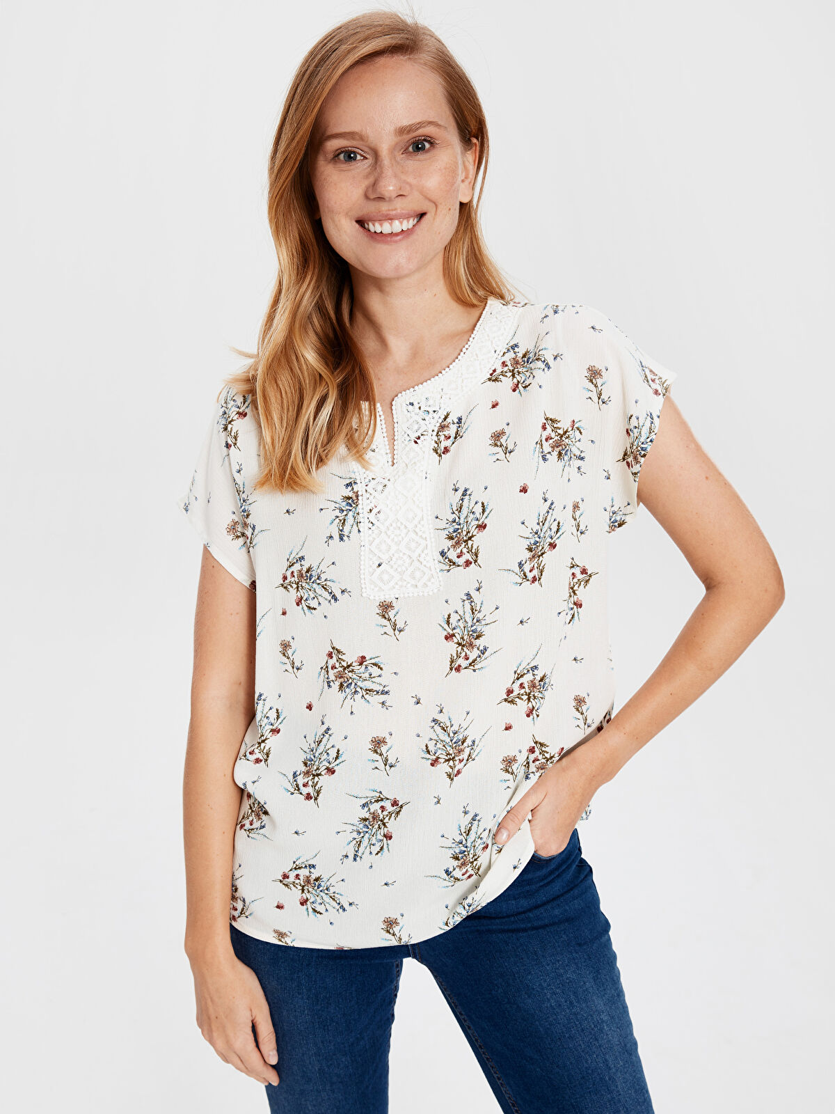 LCW GRACE Standart Fit Kısa Kollu Kadın Bluz