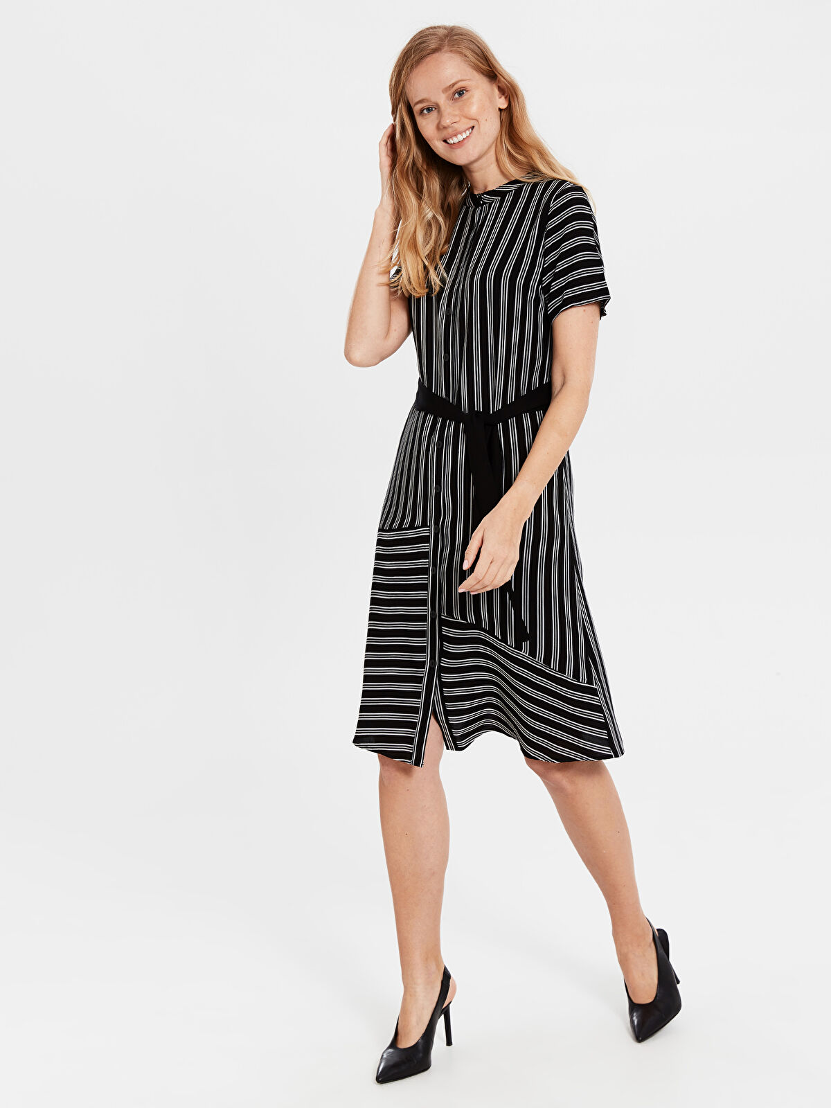 LCW CLASSIC Standart Fit Kısa Kollu Kadın Elbise