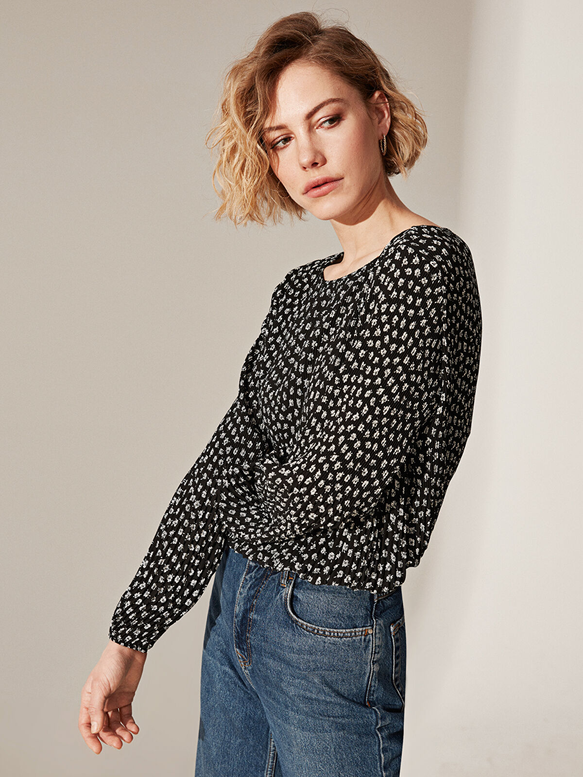 LCW VISION Kayık Yaka Standart Fit Uzun Kollu Krep Kadın Bluz