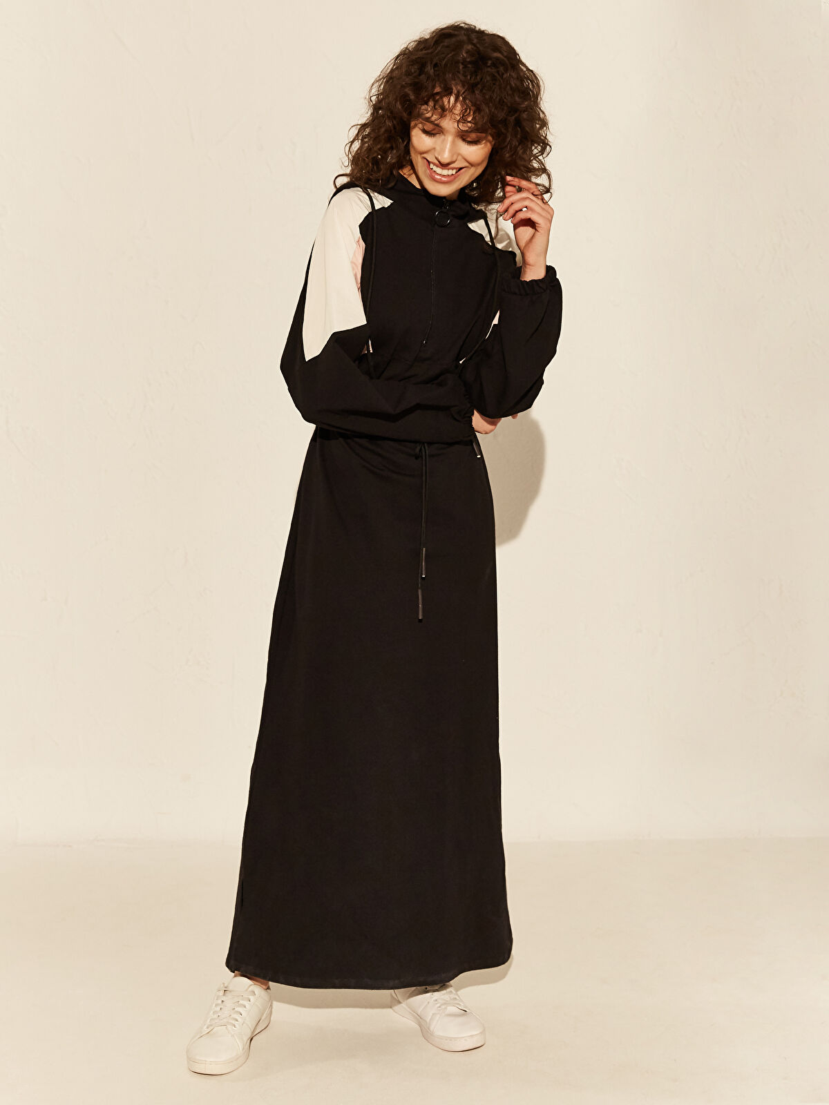 Renk Bloklu Kapüşonlu Uzun Elbise