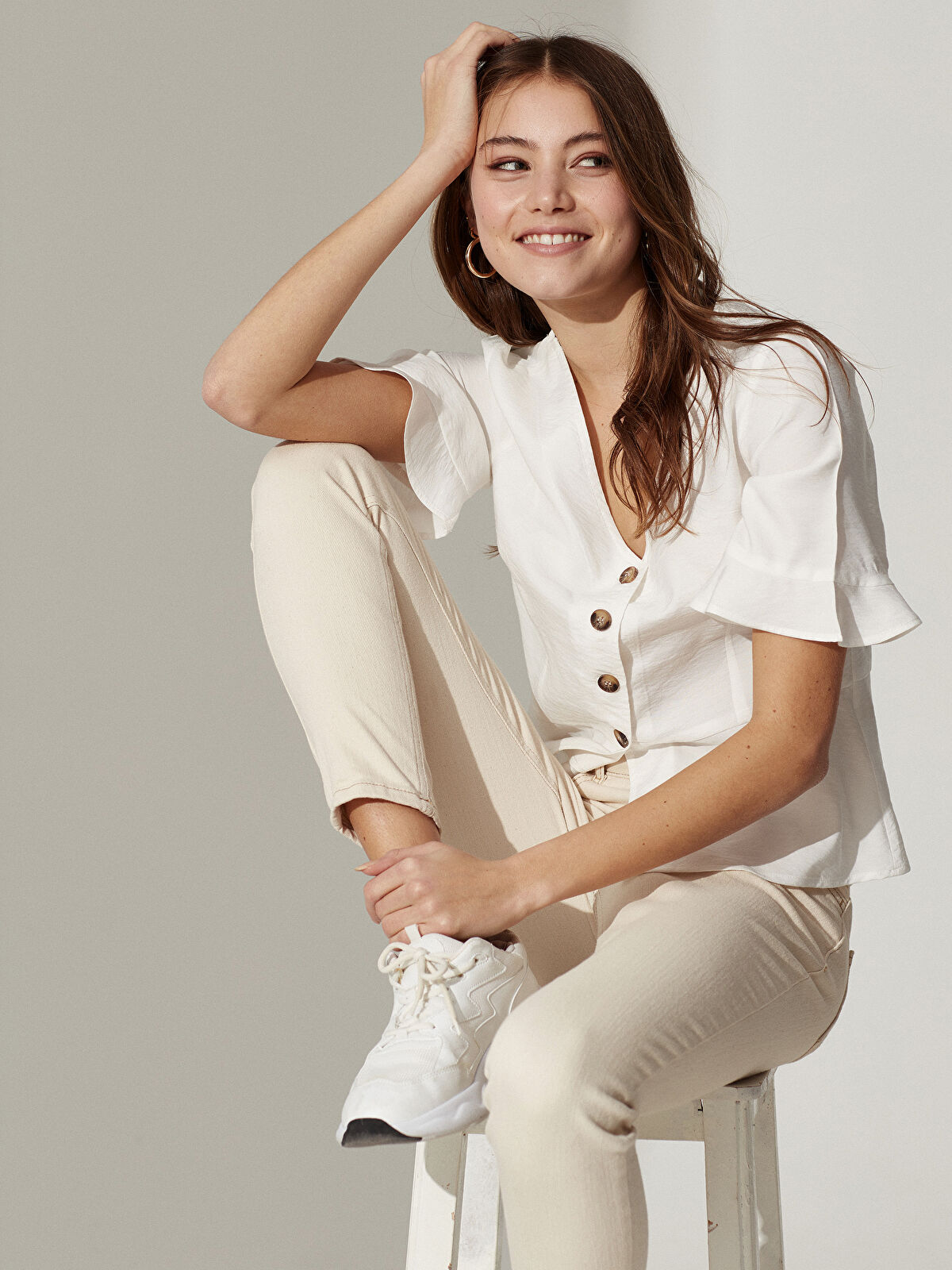 Kolları Fırfırlı Kısa Kollu Kadın Viskon Bluz