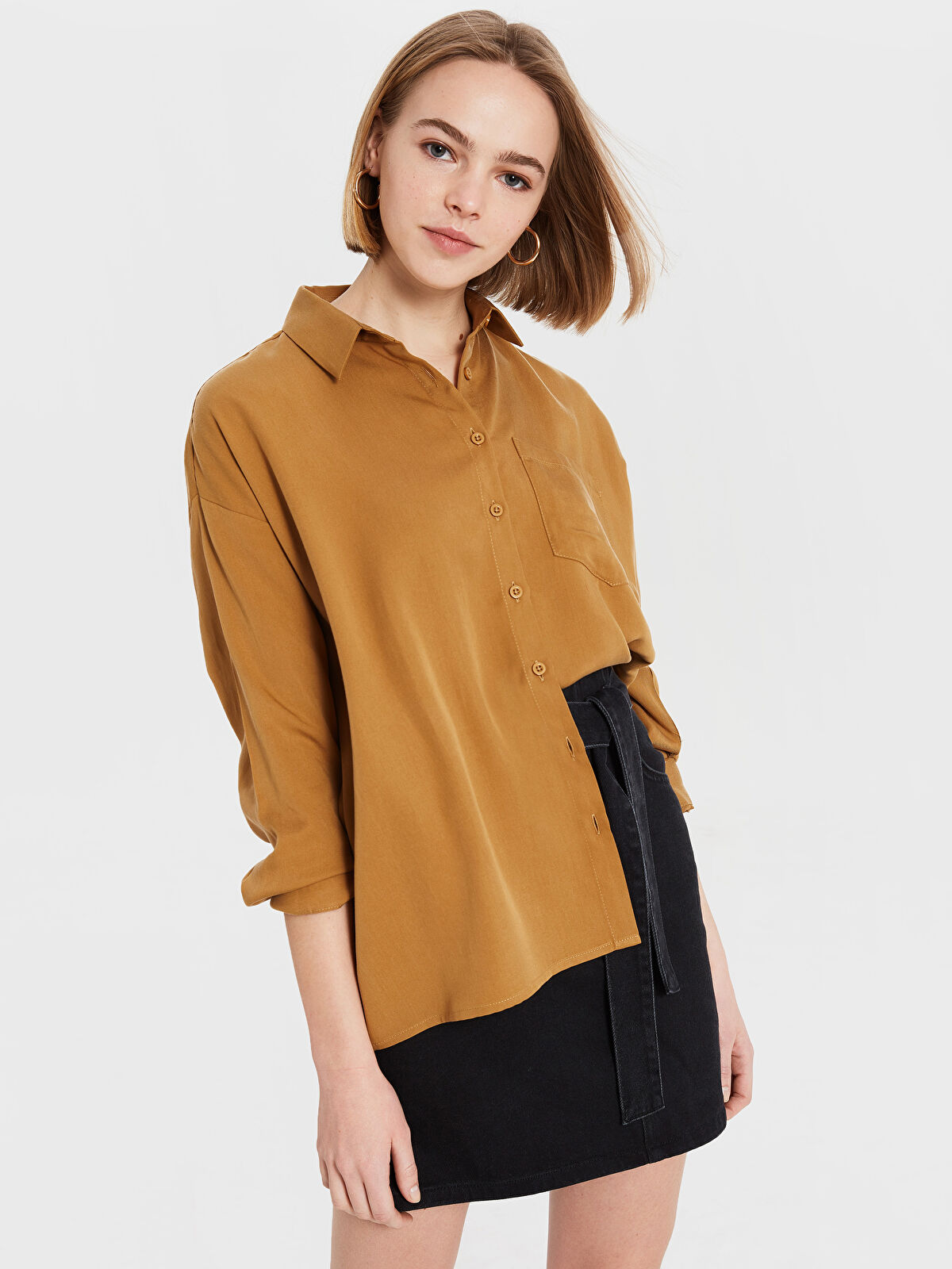 Dokulu Kumaştan Salaş Gömlek Dokulu Kumaştan Salaş Gömlek