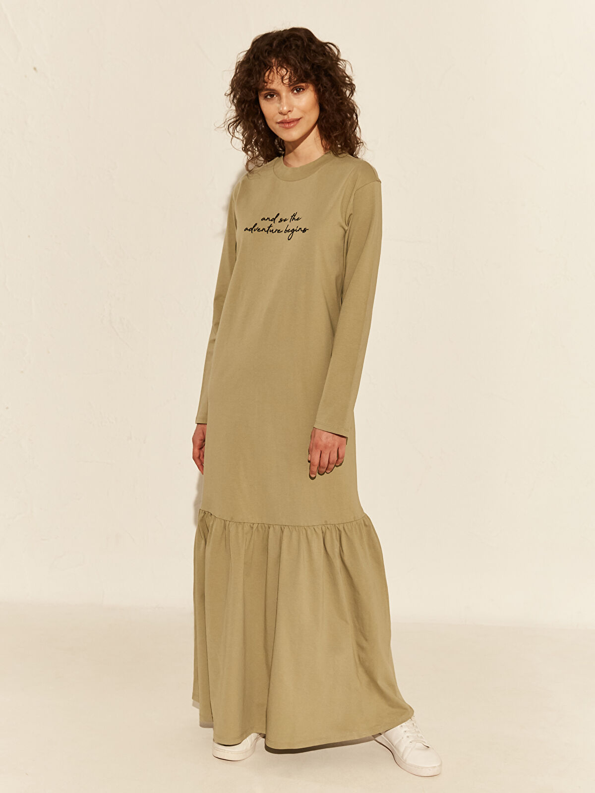 Slogan Basklı Pamuklu Uzun Elbise