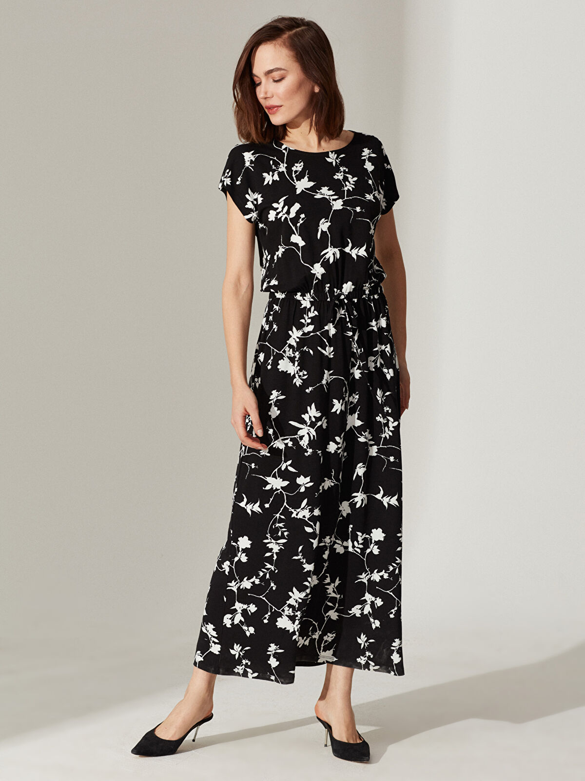 LCW CLASSIC Standart Fit Kısa Kollu Penye Kadın Elbise