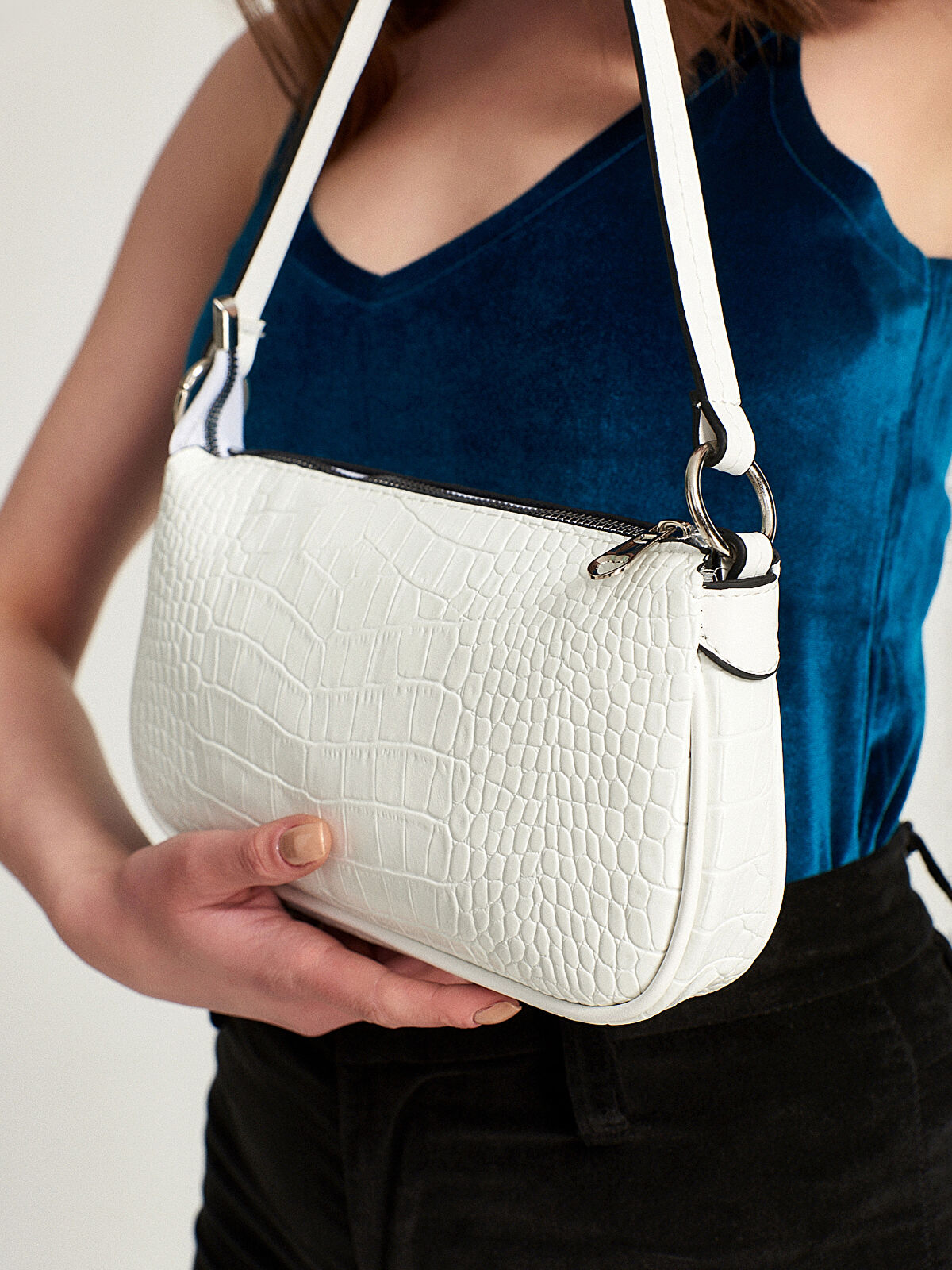 Deri Görünümlü Kadın Baget Çanta